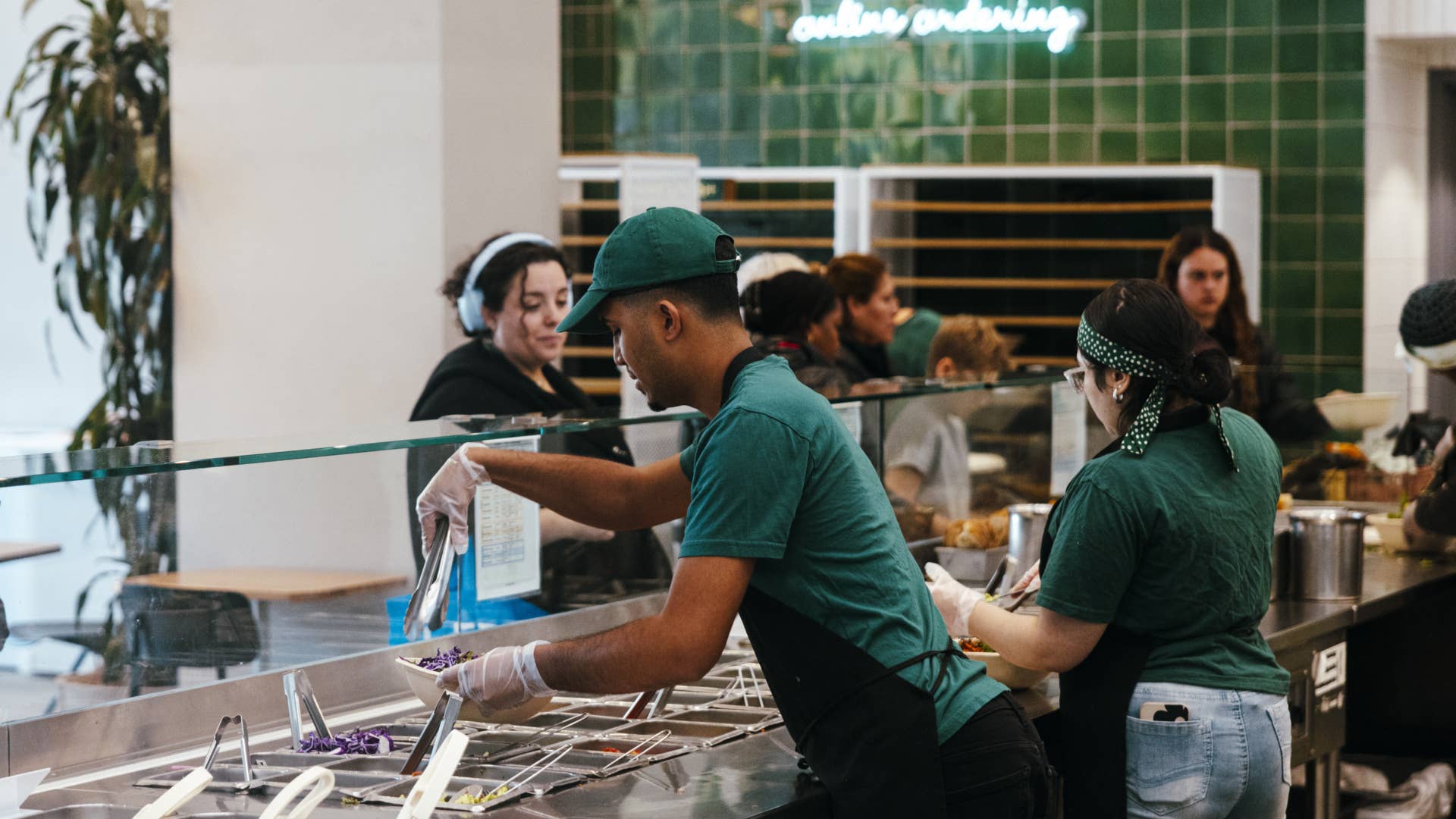 Popular fast food chain warns of more closures in 2026 - TheStreet