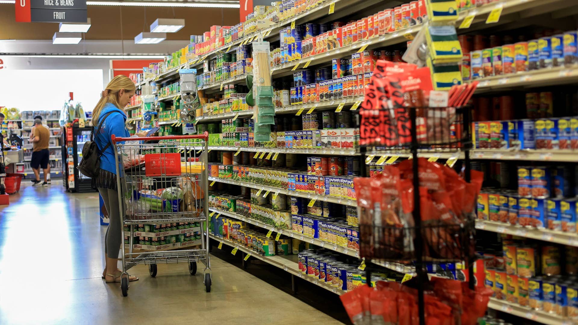 96-year-old grocery chain acquires 18 stores from rival - TheStreet