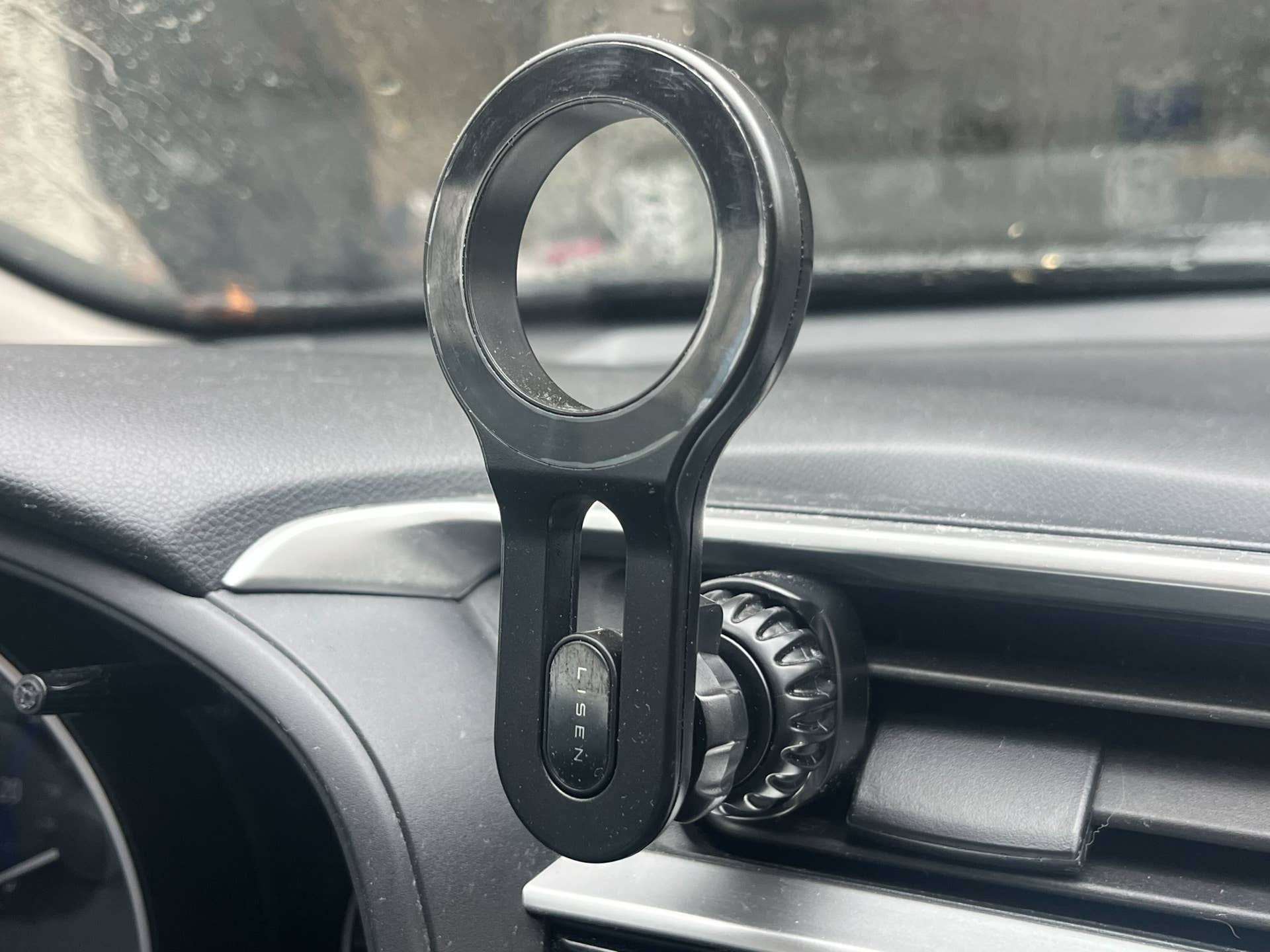 Amazon is selling a $17 MagSafe car mount for $13 - TheStreet