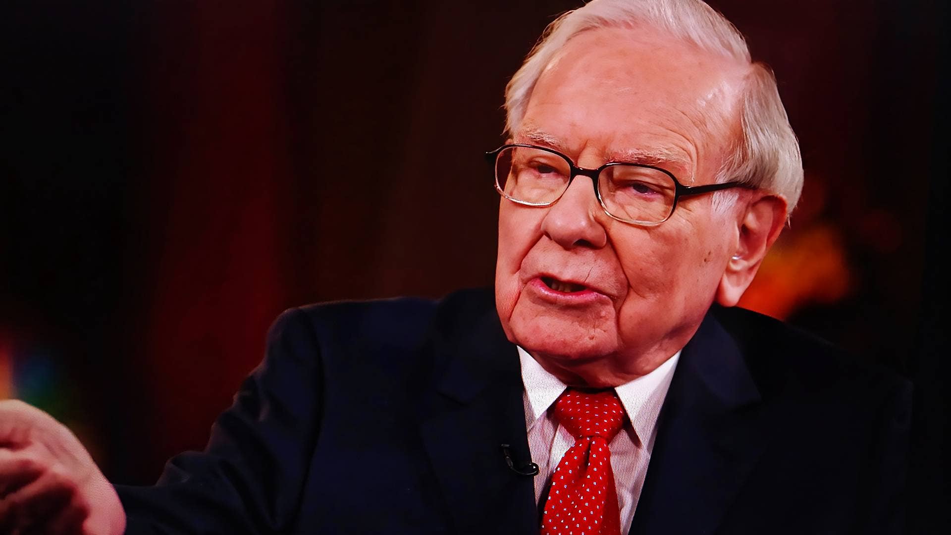 American Express pays Warren Buffett $576M in annual dividends | AXP ...