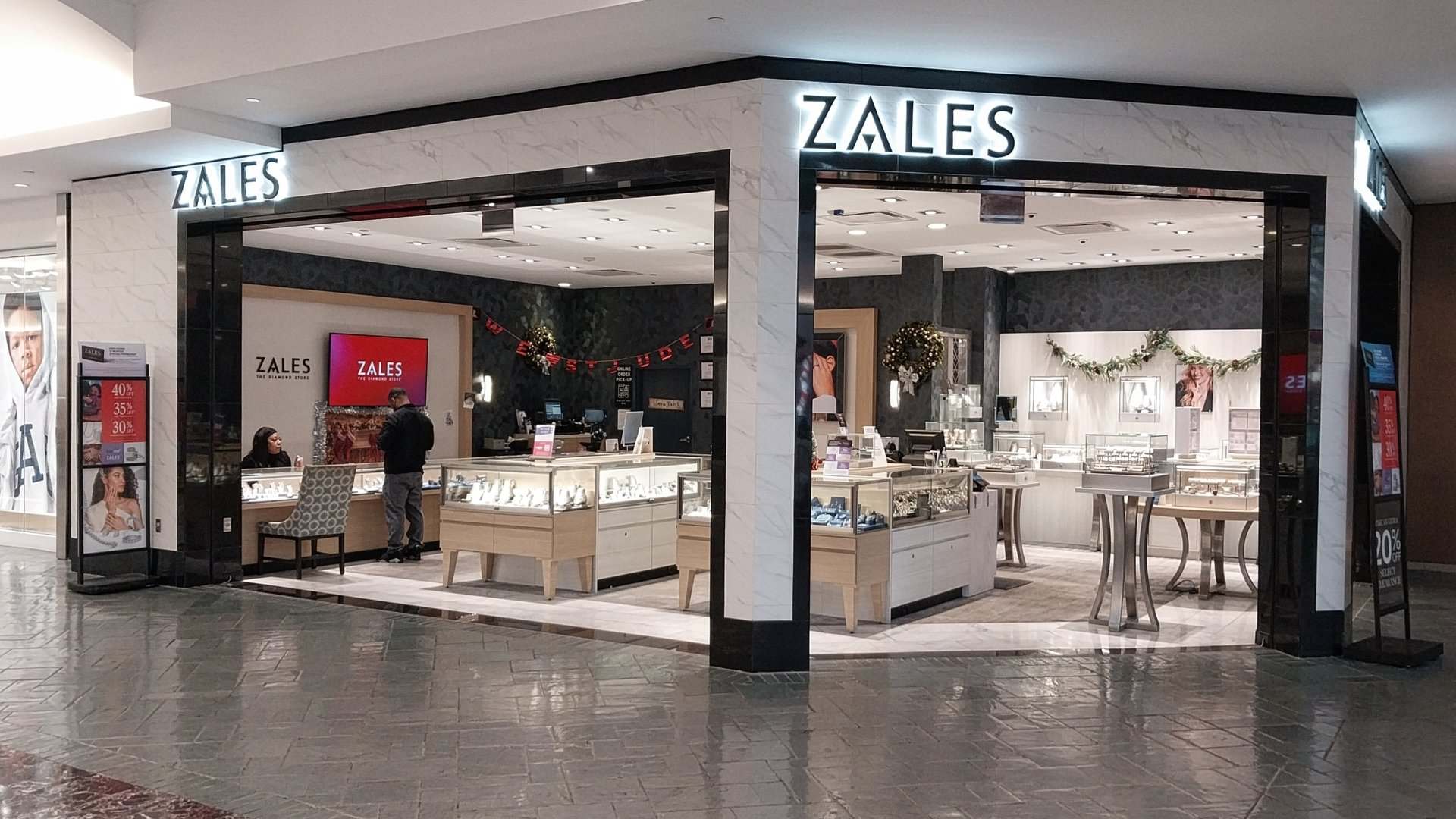 Jewelry giant trims stores and brands amid cautious spending - TheStreet