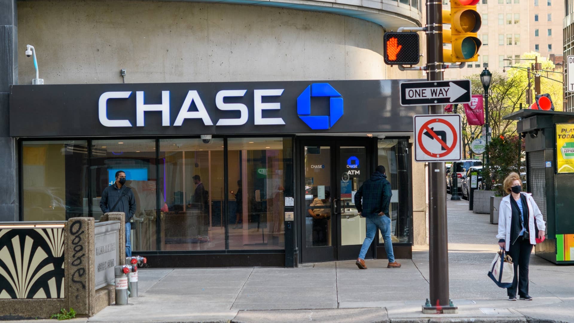 225-year-old major bank closes 16 branches - TheStreet