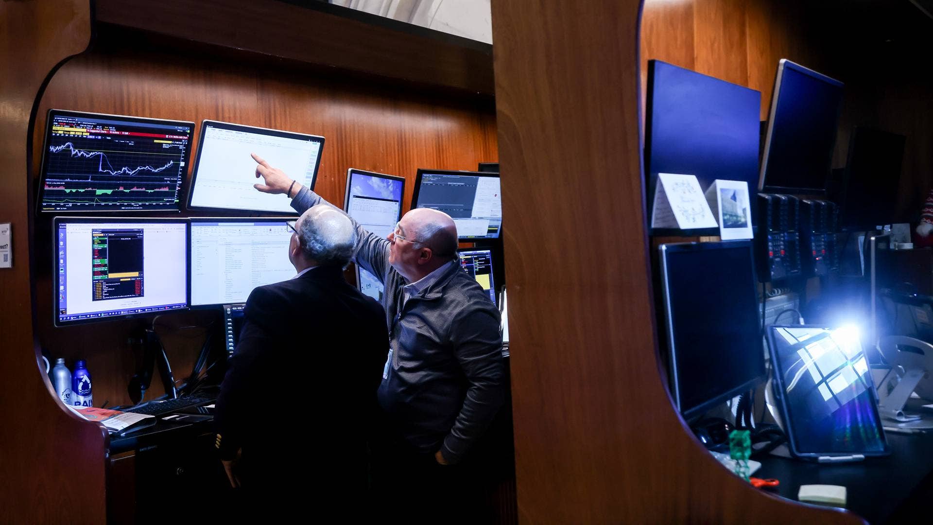 Vanguard challenges the S&P 500 as a one-stop strategy - TheStreet