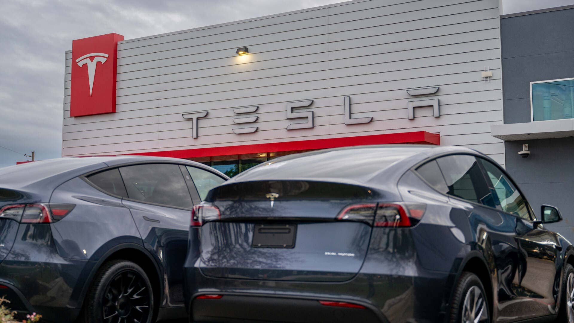 Tesla's latest numbers raise new concerns in key market - TheStreet