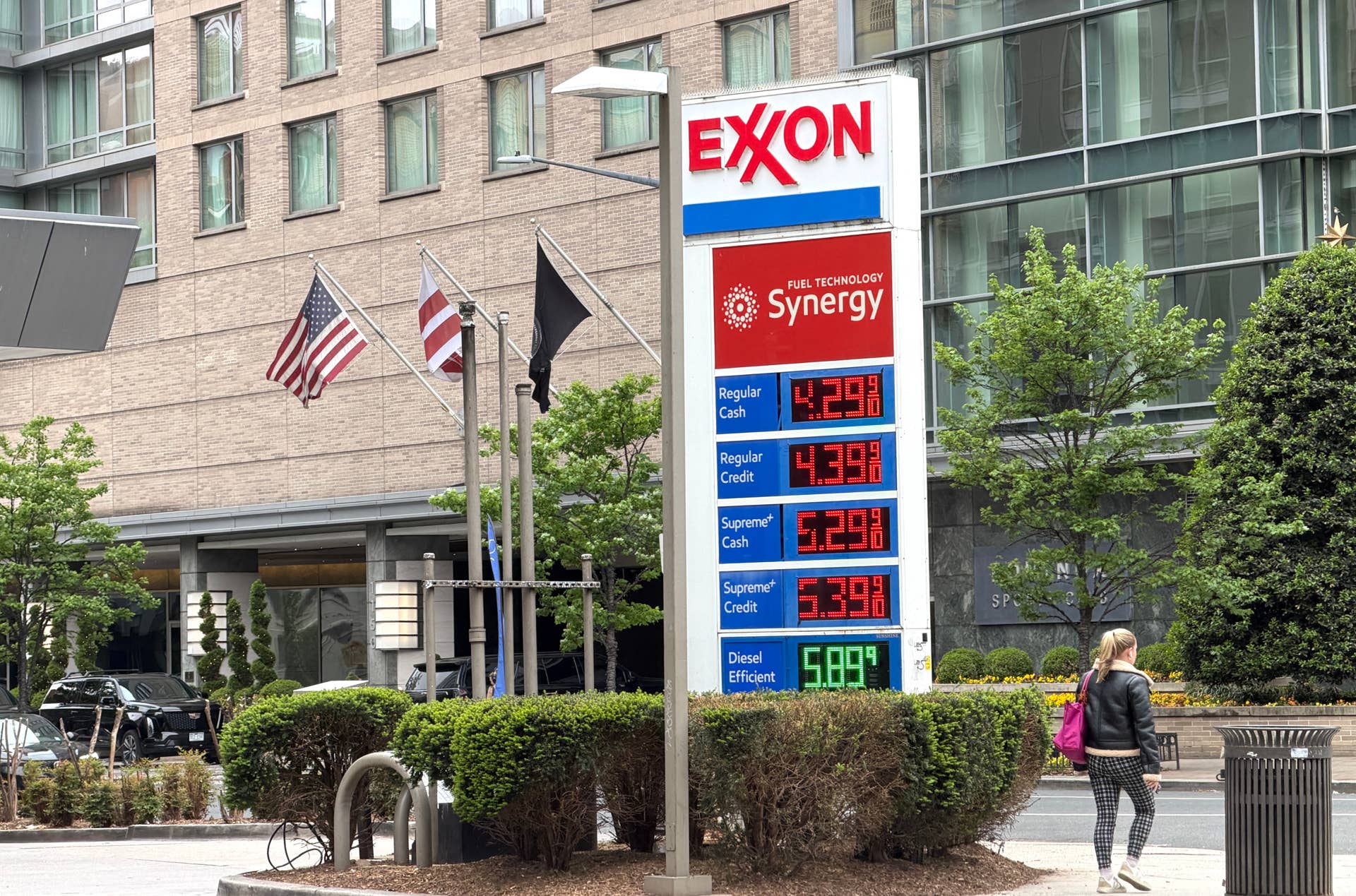 Exxon, Chevron, big oil send signals ahead of earnings - TheStreet