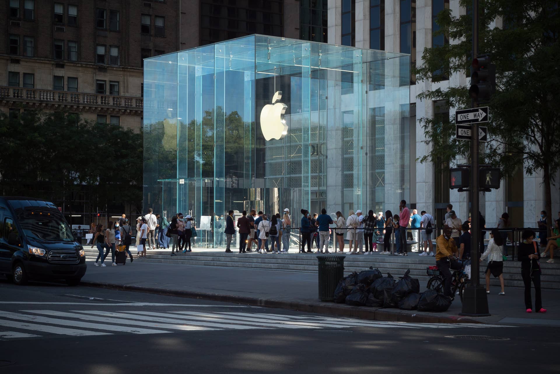 Apple store closure sparks major union backlash amid layoffs - TheStreet