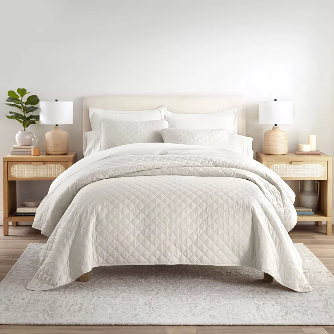 Target is selling a $93 lightweight quilt set for $56 - TheStreet