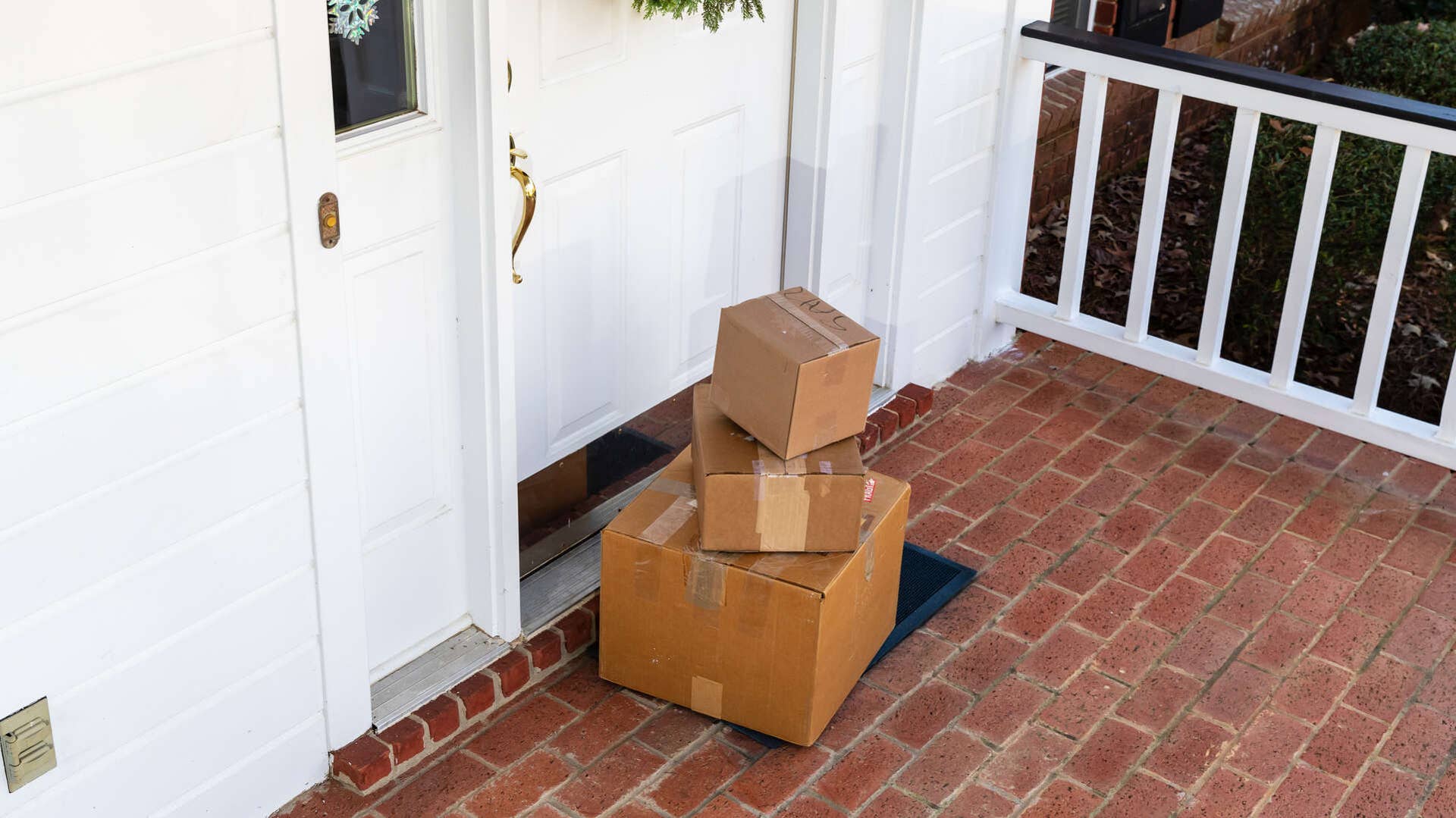 Amazon and Walmart hit by $12.8 billion theft surge - TheStreet