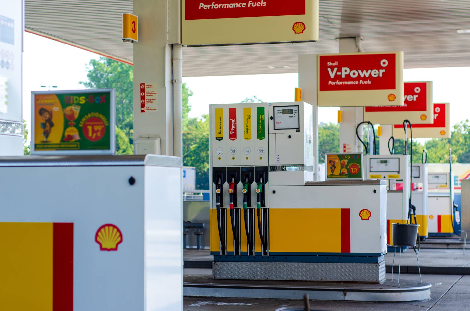 Shell CEO issues stark warning that could hit drivers at the pump ...