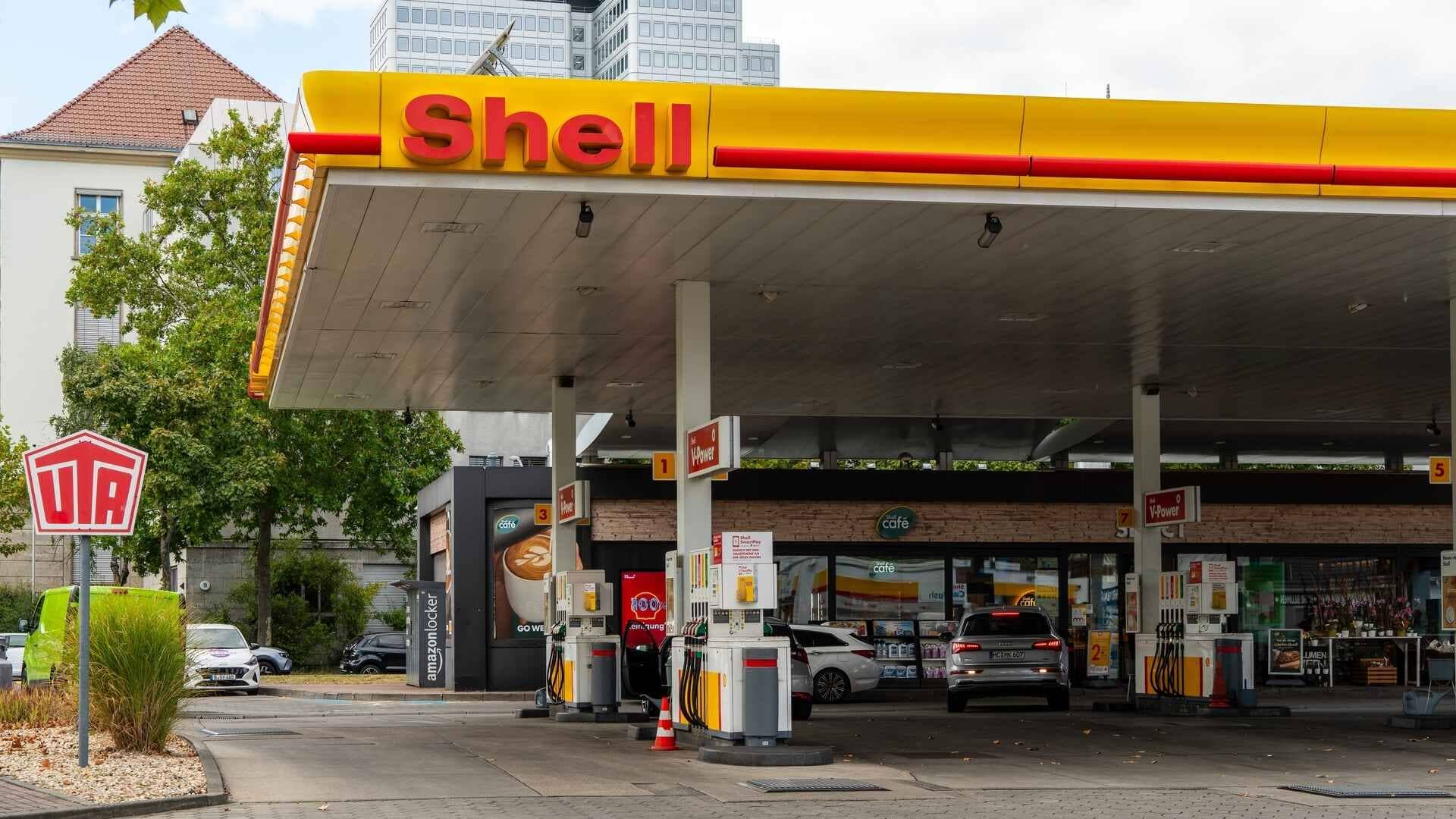 Shell CEO issues stark warning that could hit drivers at the pump ...