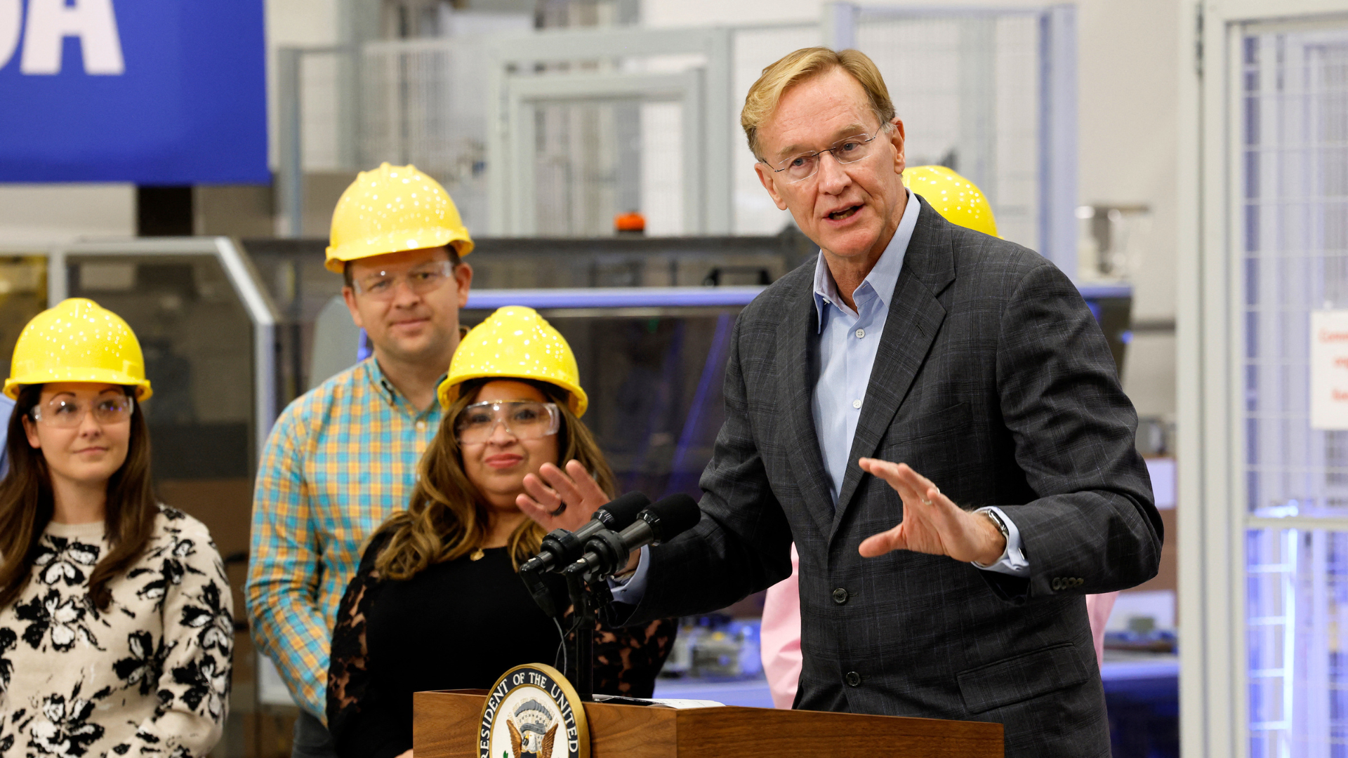 Corning stock falls as the story gets more complicated | GLW - TheStreet