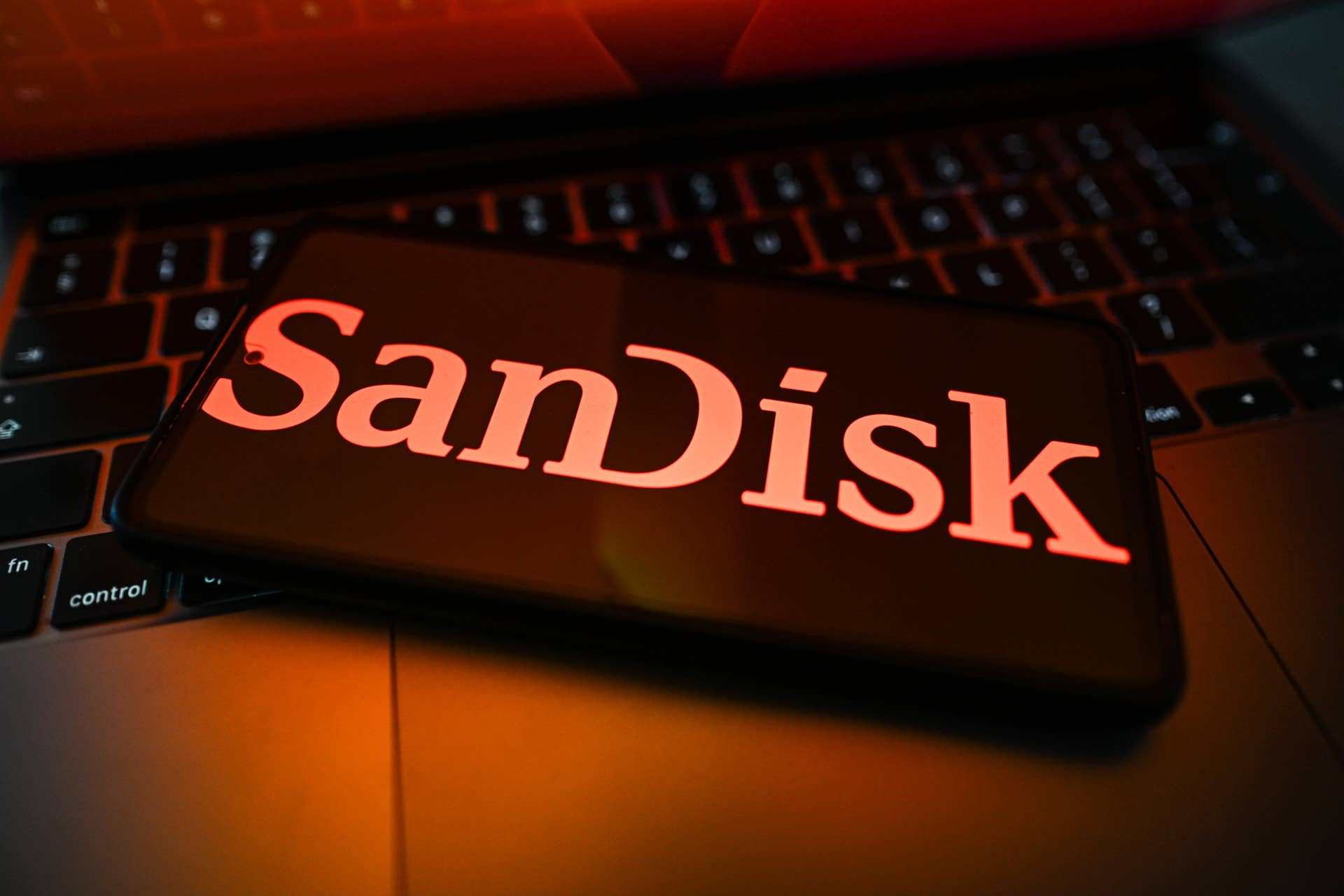 Analysts reset Sandisk stock forecast after massive rally | SNDK ...