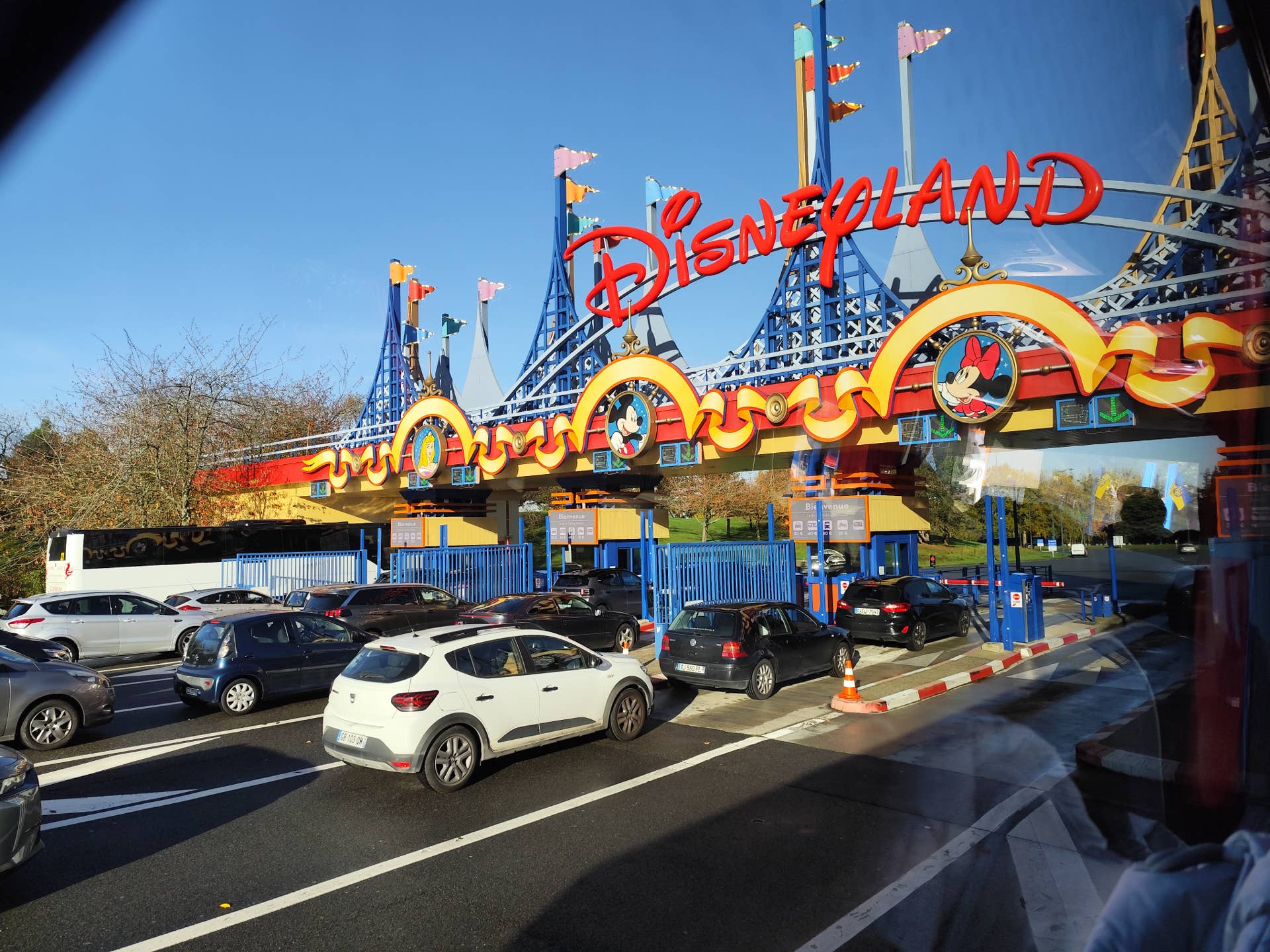 Disney parks send strong message on U.S. consumers - TheStreet