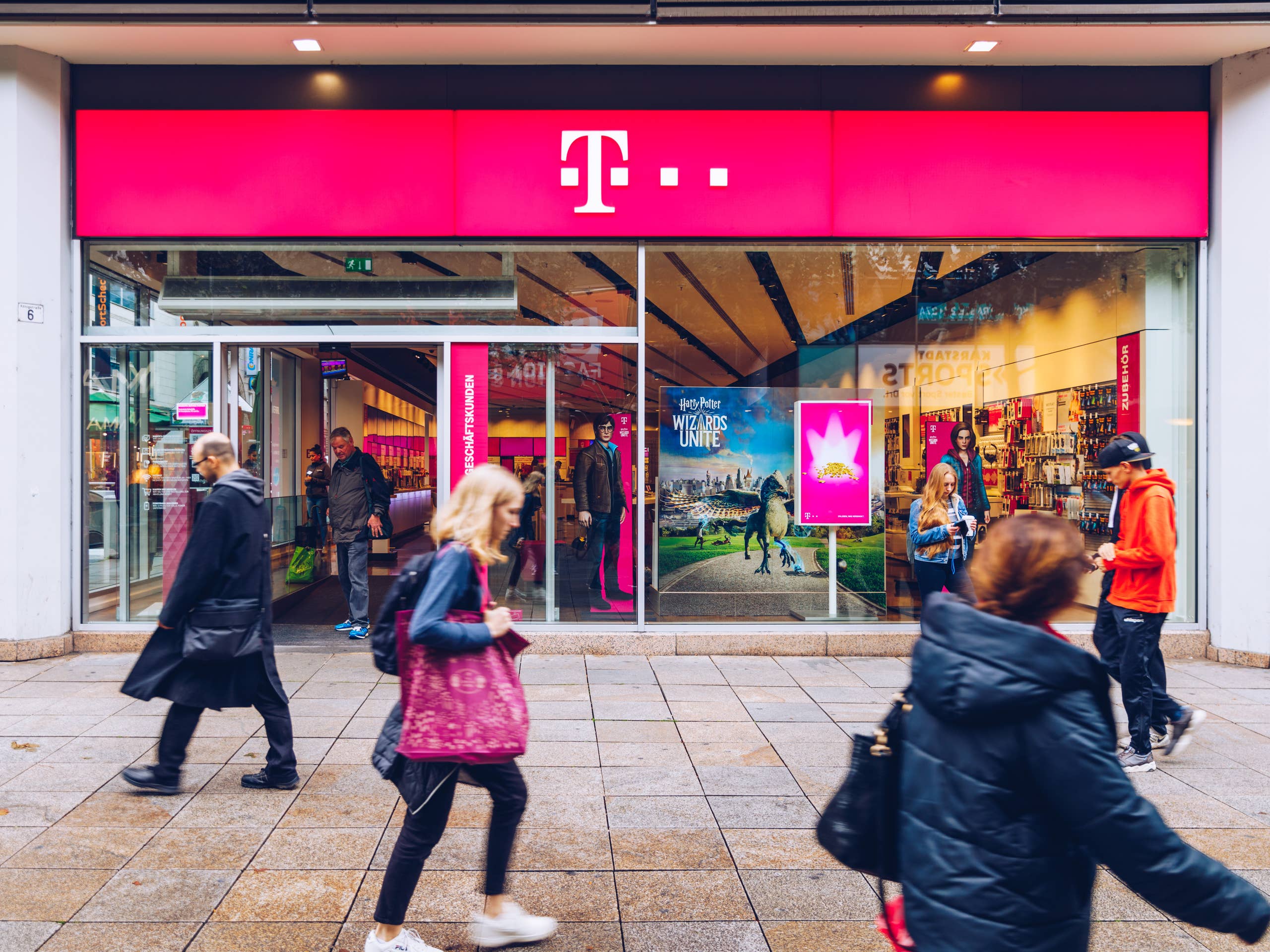 T-Mobile lifts a frustrating perk restriction for Costco members ...