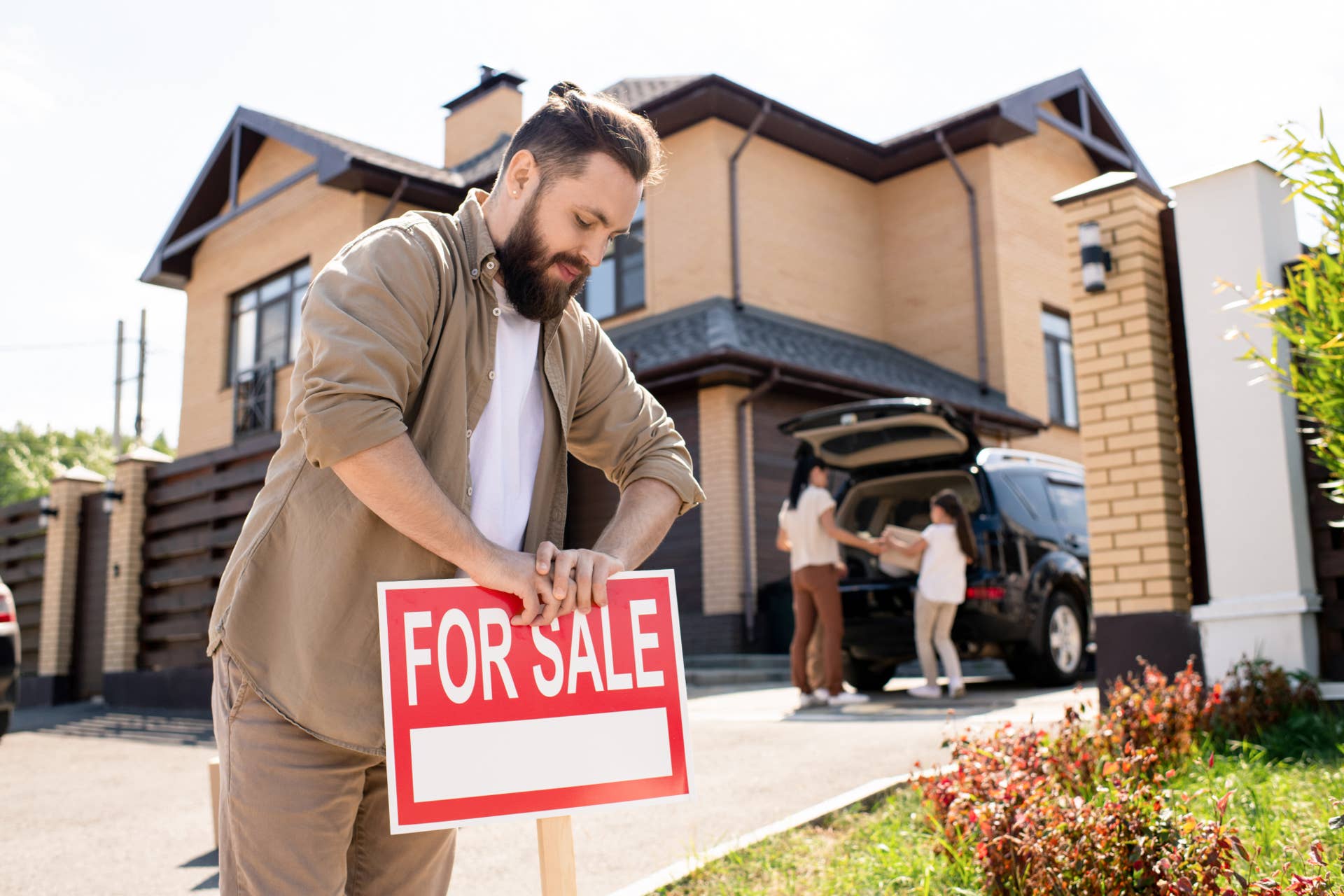 Berkshire Hathaway sends urgent message to home sellers - TheStreet