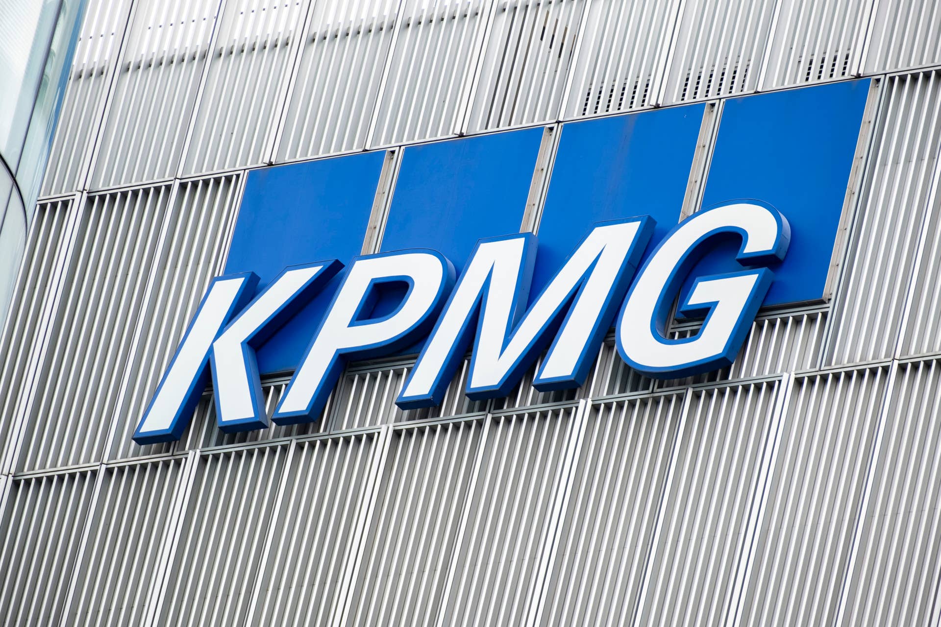 Big Four firm cuts 100s of jobs as consulting demand slows - TheStreet