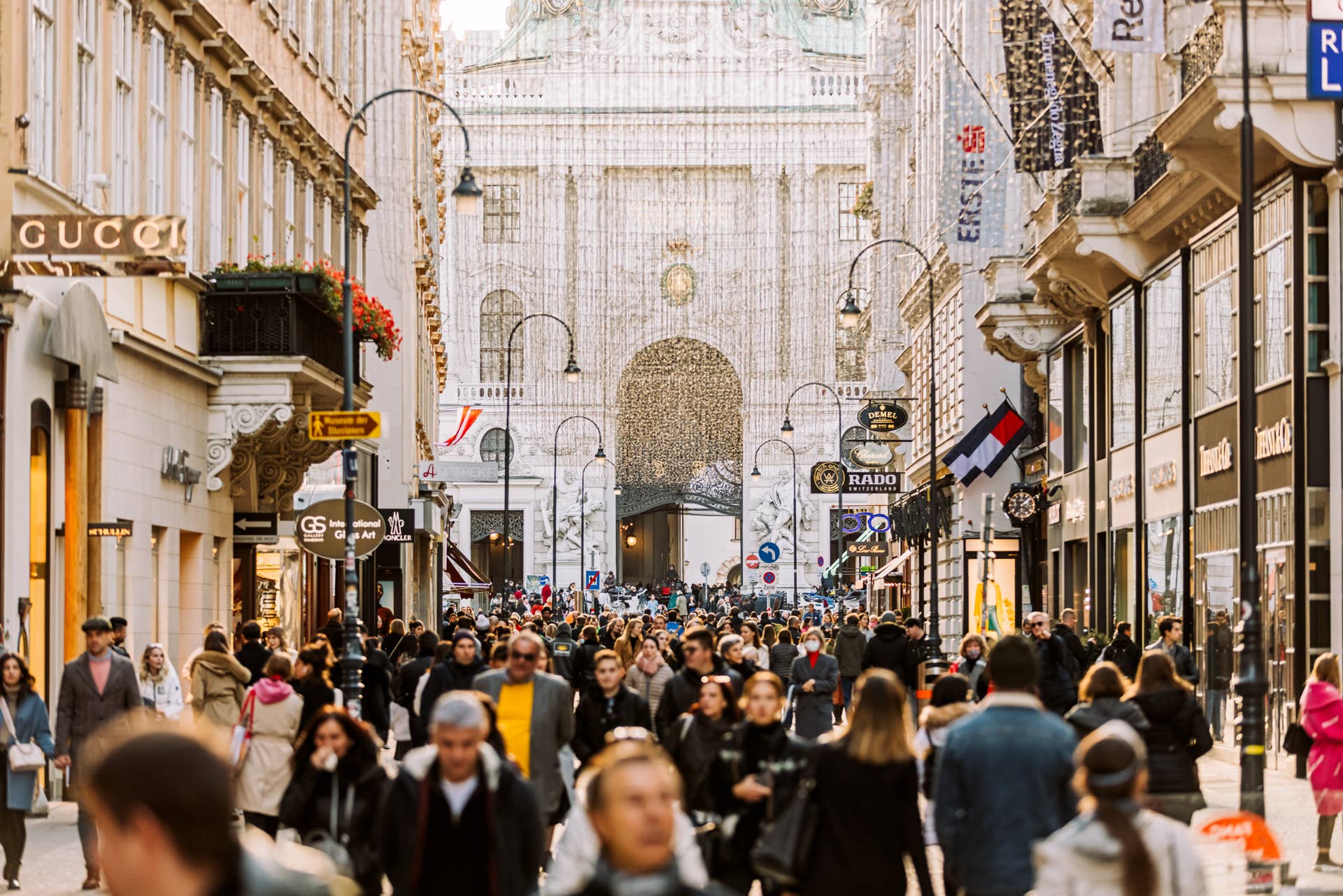Luxury retailer cuts 16% corporate jobs as bankruptcy exit nears ...