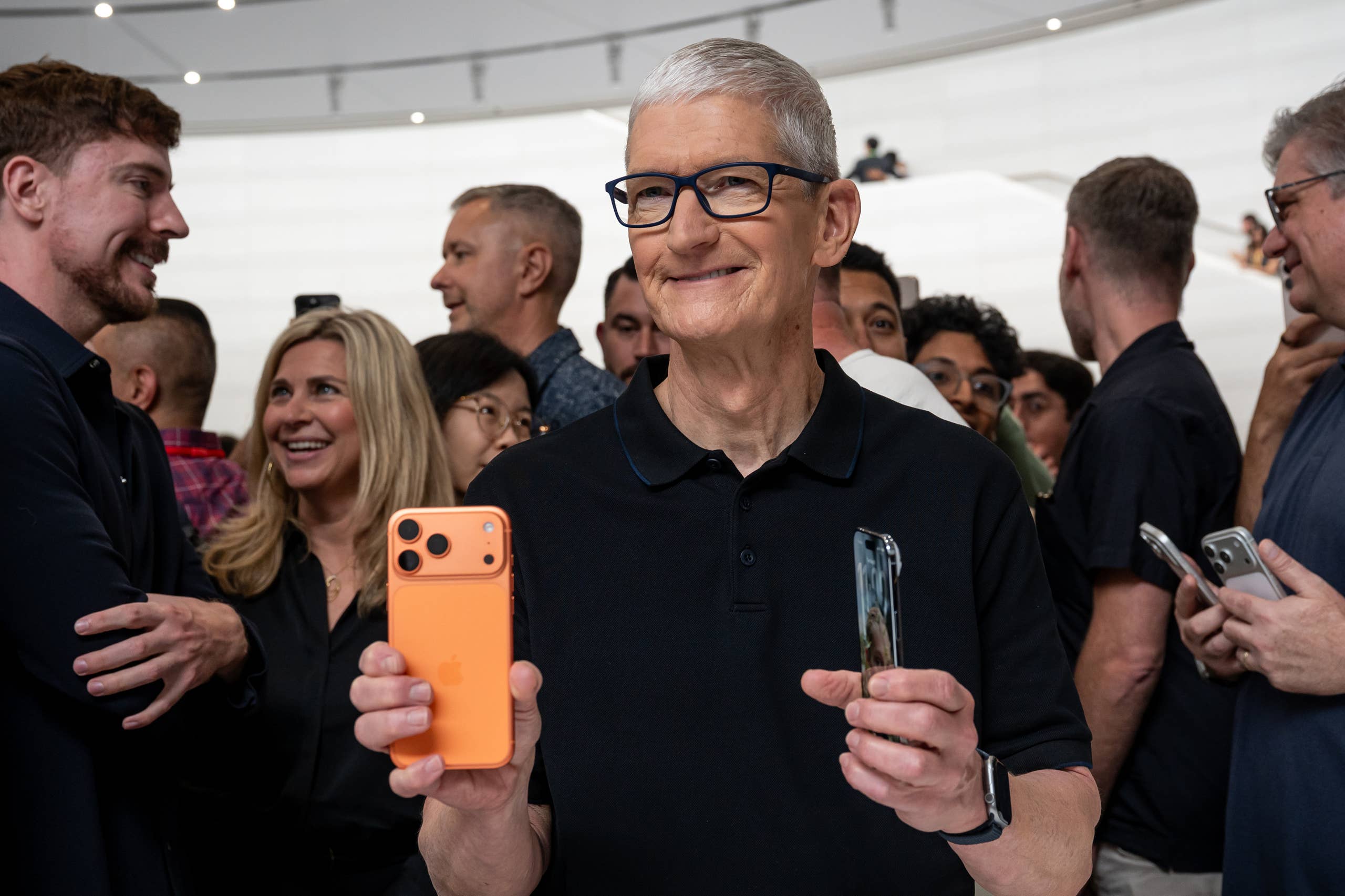 Micron Stock: Apple CEO Issues Stark Warning on Memory Demand | MU ...