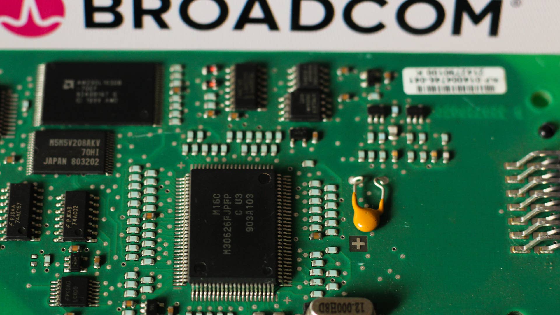 Broadcom guidance reveals one signal getting unusual attention | AVGO ...