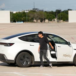 Watch the results of Elon Musk's $1 Cybertruck bet with Joe Rogan ...