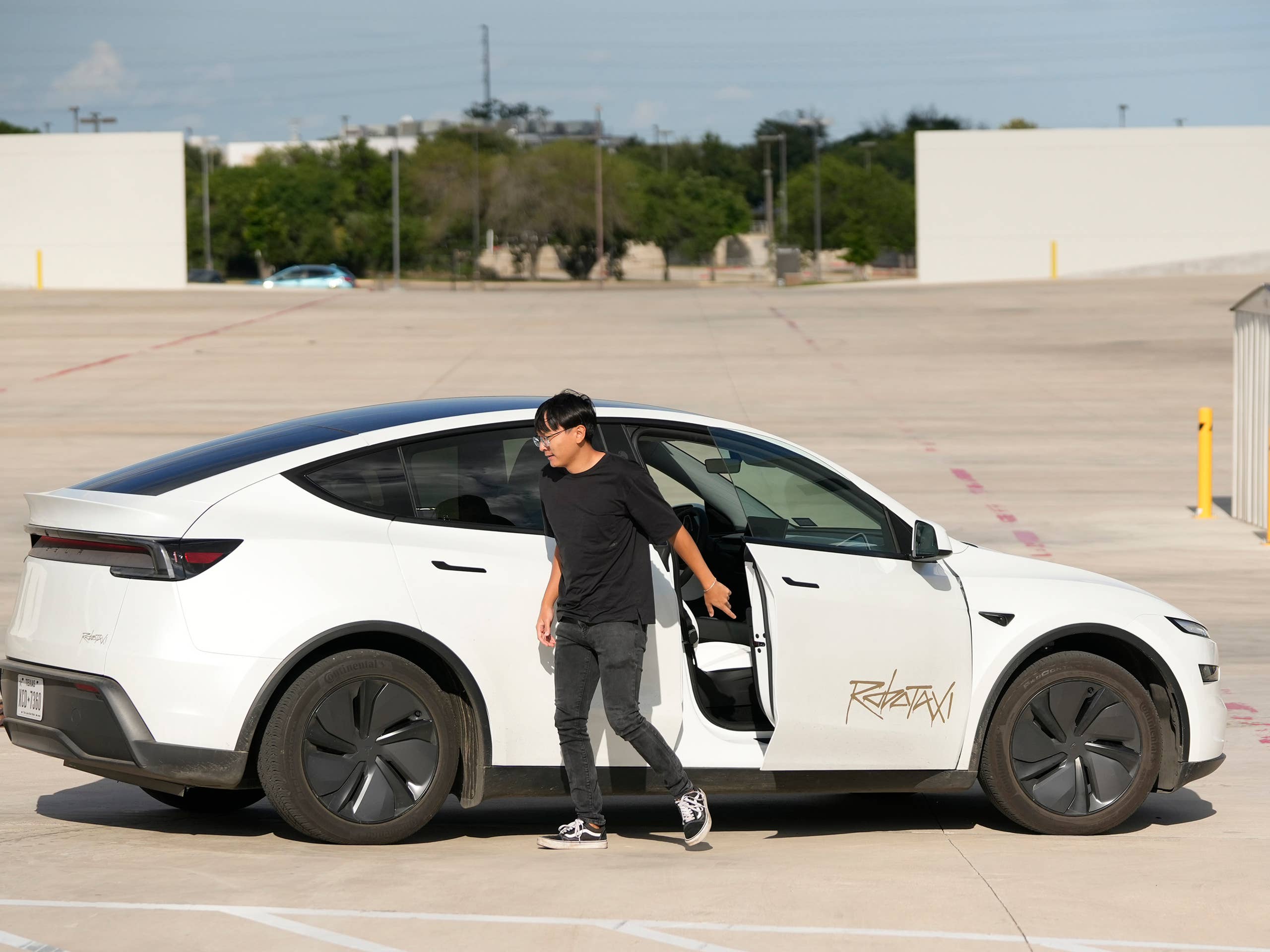 Tesla's plans for Robotaxi dominance hit major snag in Austin - TheStreet