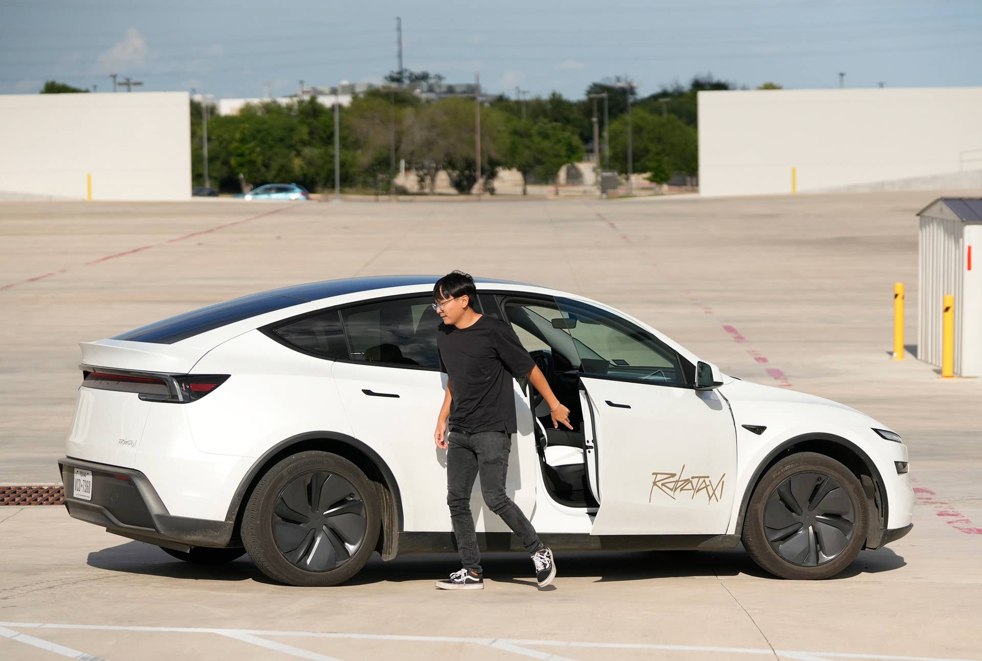 Tesla's plans for Robotaxi dominance hit major snag in Austin - TheStreet