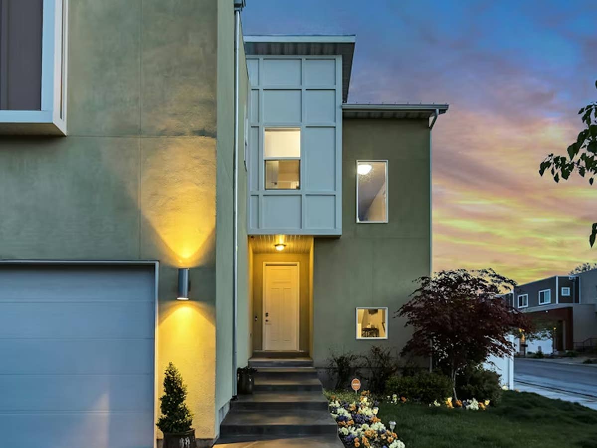 Increase the security of your home with outdoor lighting - TheStreet
