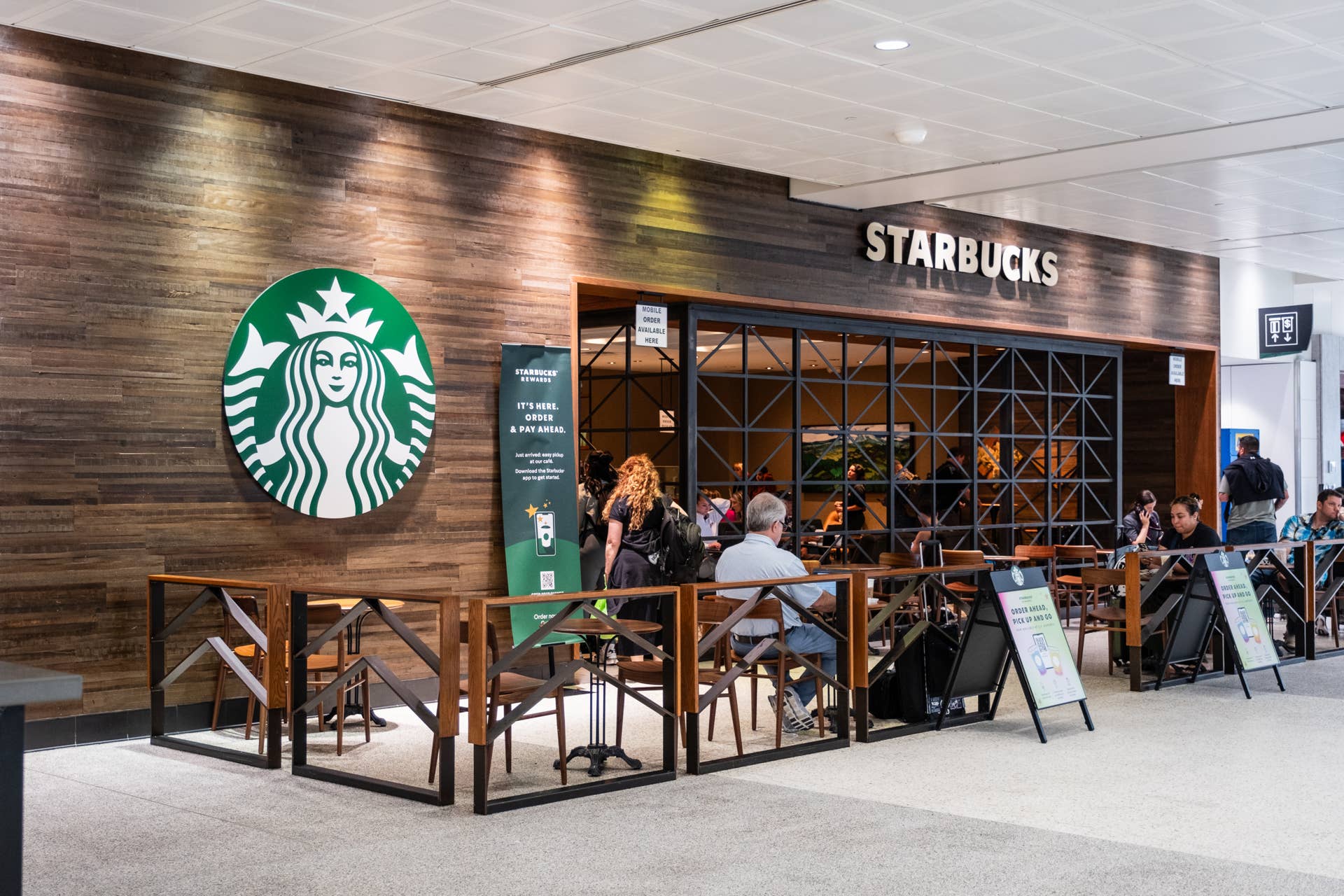 Starbucks delivers tough update on regional offices, cuts 100s of jobs ...