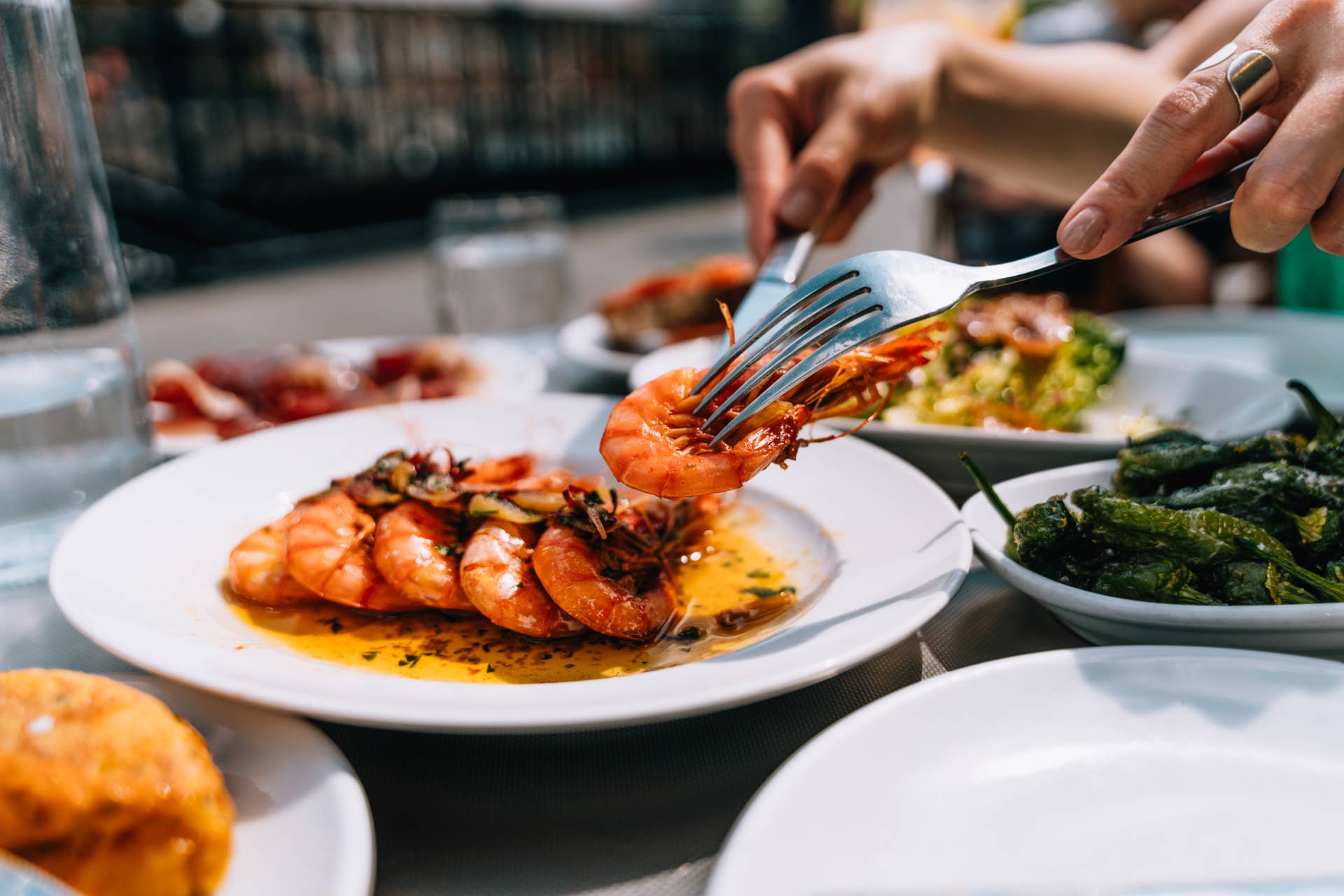 Cult-favorite seafood restaurant chain exits entire market - TheStreet