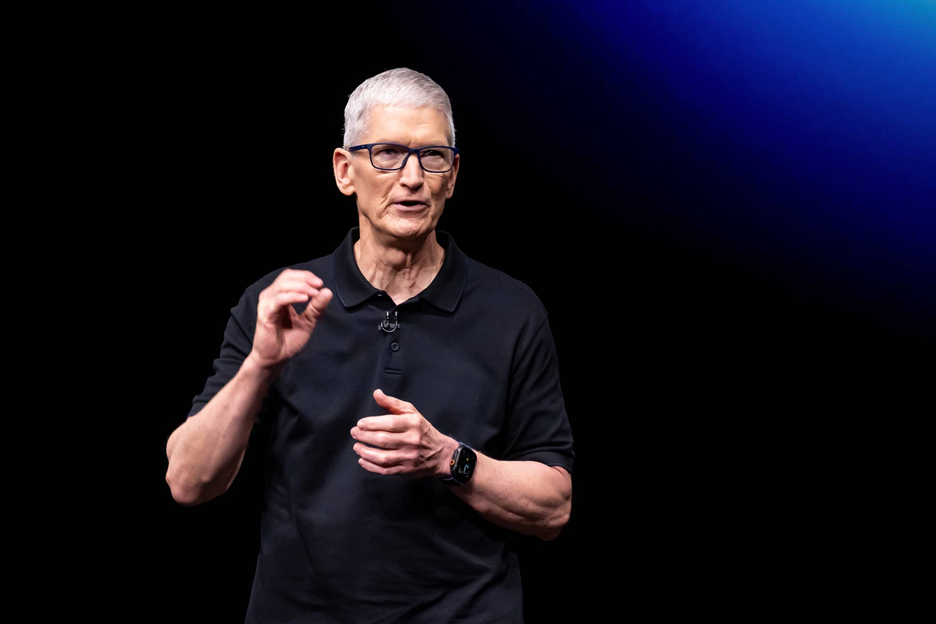 Apple Stock Forecast: Wedbush Raises Apple Target to $400 on AI Push ...
