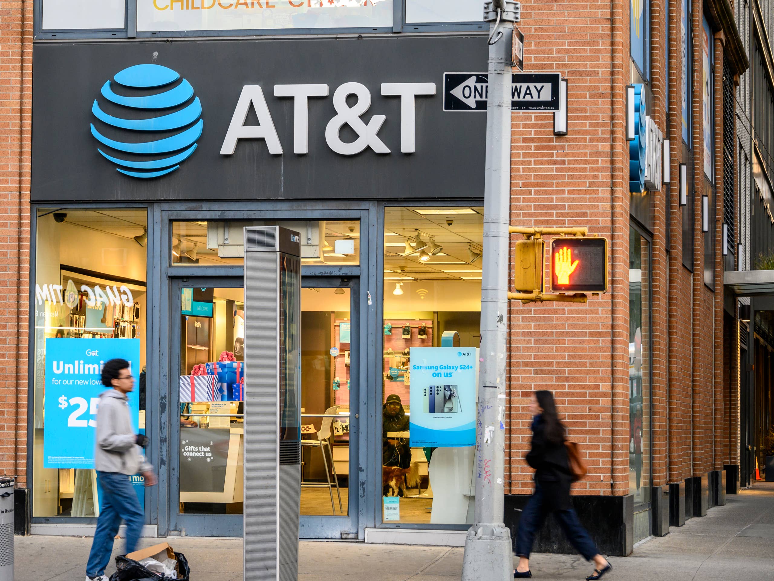 AT&T rolls out new phone plan to keep customers from leaving - TheStreet