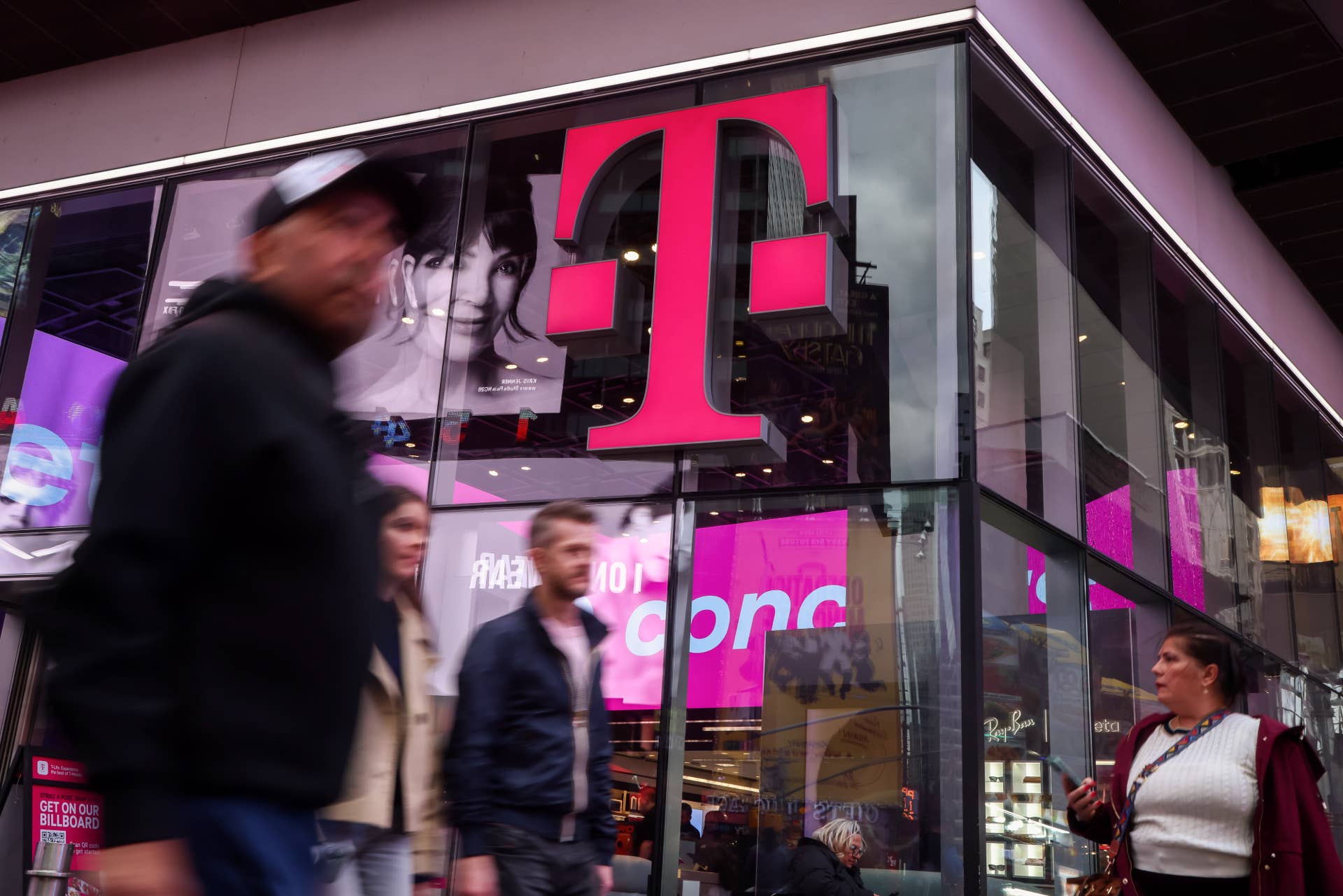Leaked T-Mobile memo reveals major customer account policy change ...
