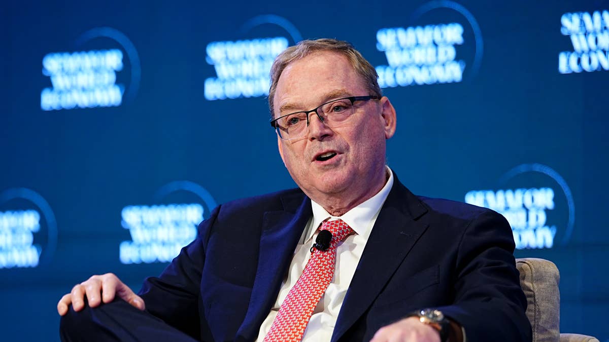 Kevin Hassett ties Iran deal to bold new Fed rate-cut path - TheStreet