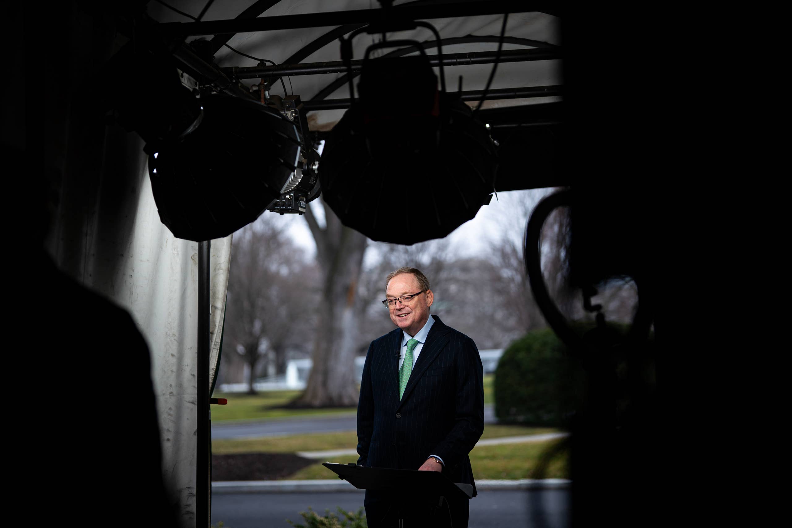 Kevin Hassett ties Iran deal to bold new Fed rate-cut path - TheStreet
