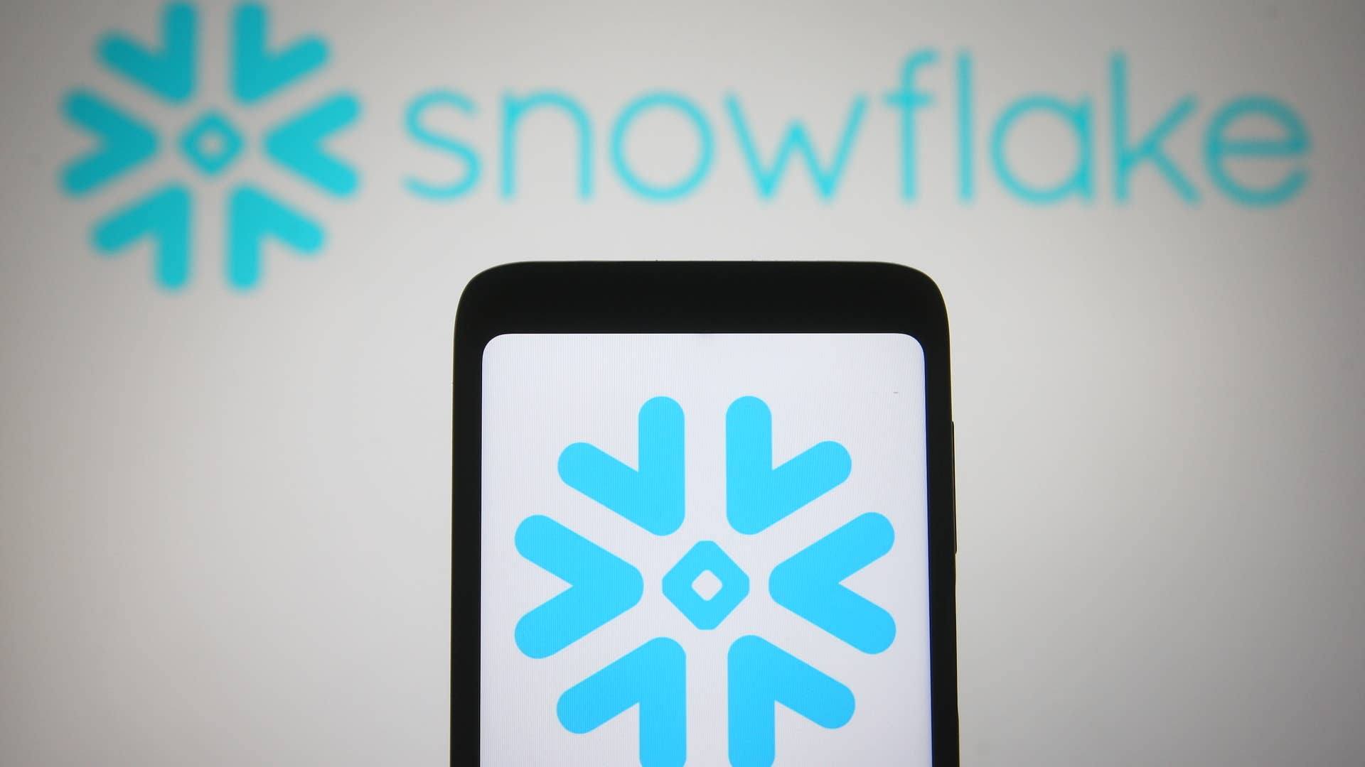 Snowflake stock analyst reveals surprising stock forecast | SNOW ...