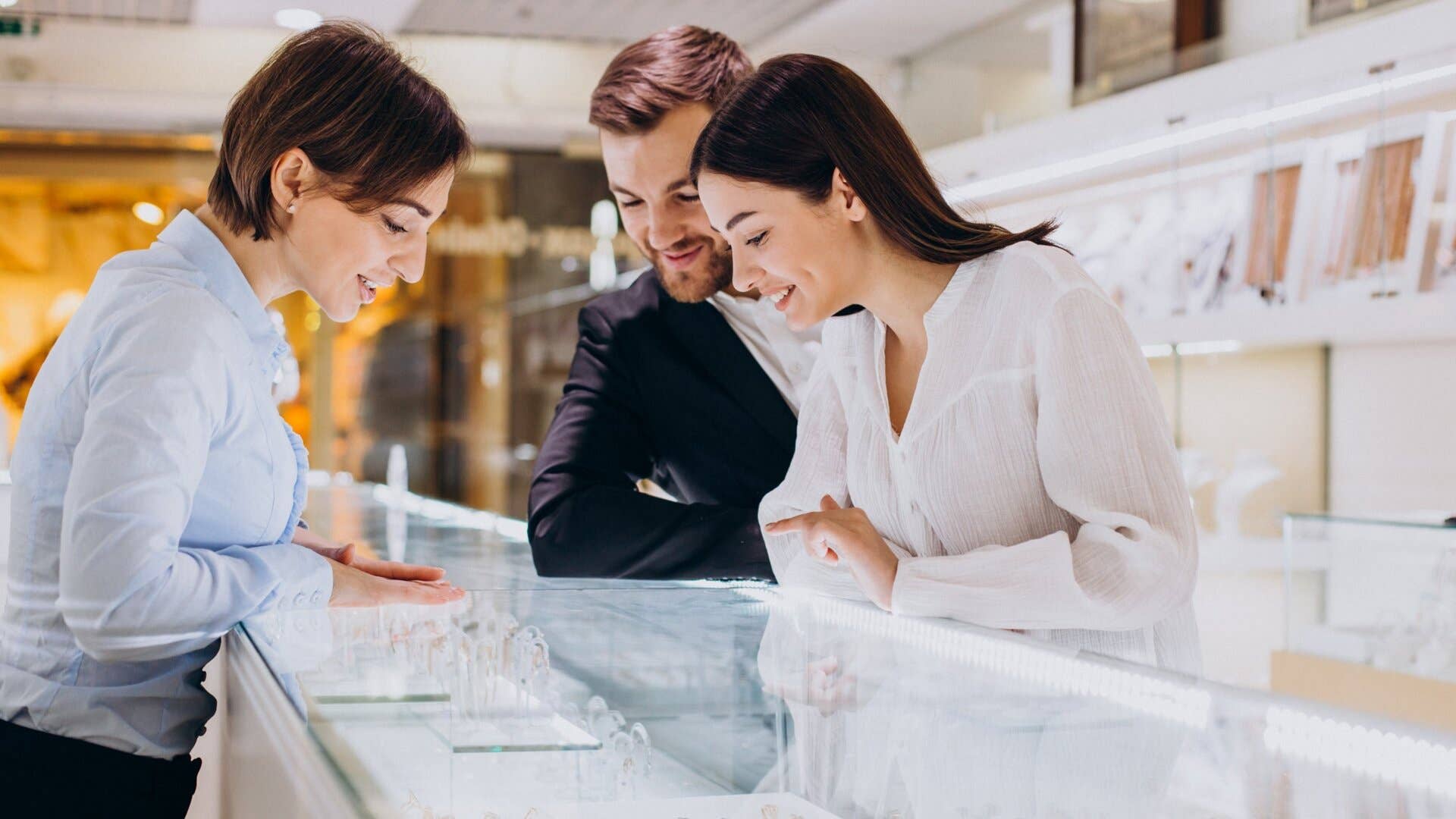 189-year-old luxury jewelry giant is quietly closing stores - TheStreet