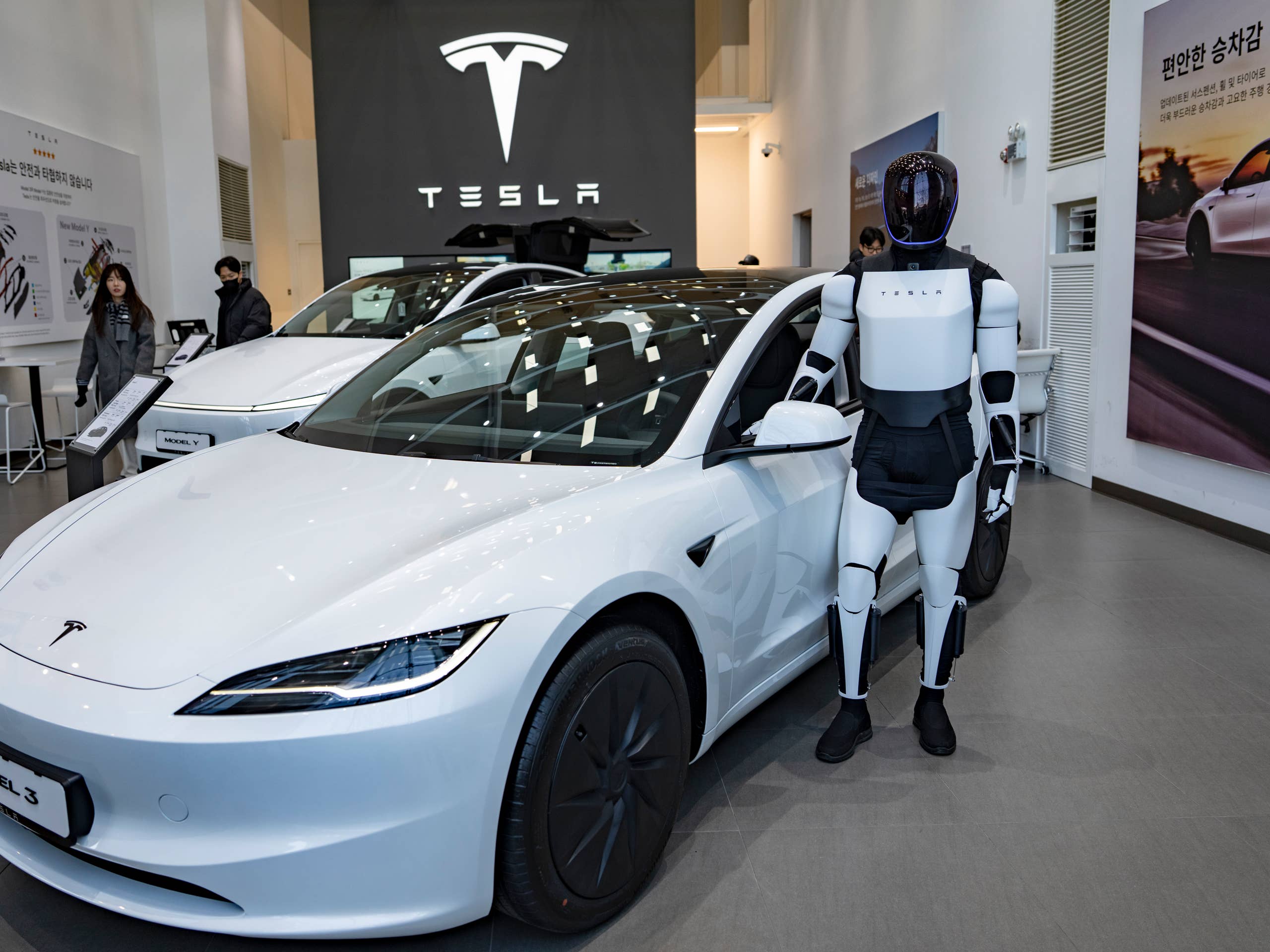 Tesla's Optimus robot plan hits major snag - TheStreet