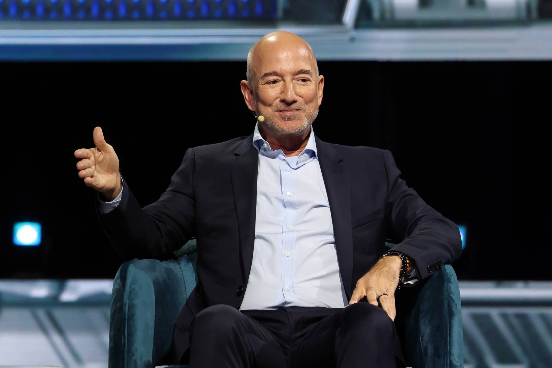 Who owns Amazon? Top executives and institutional investors - TheStreet