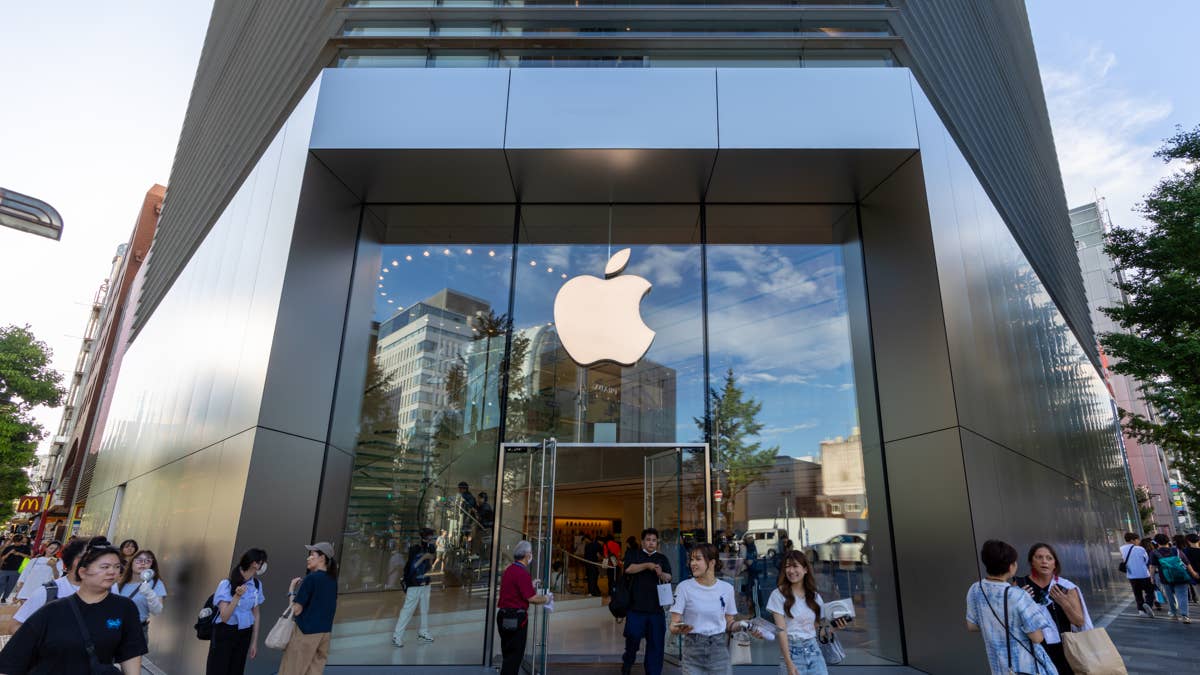 Apple is leaning on two rivals to finally fix Siri - TheStreet