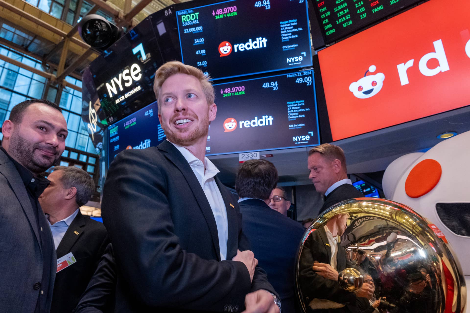Google gives Reddit surprising tailwind - TheStreet