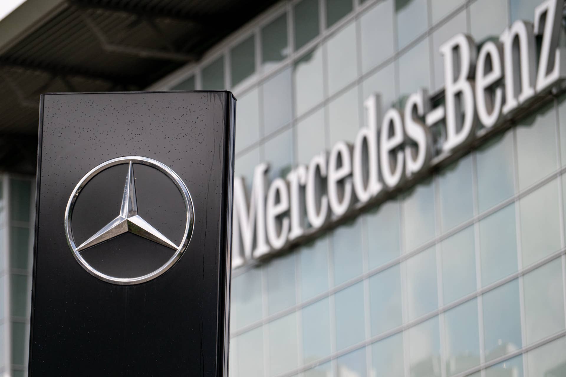 Mercedes doubles down on EVs as U.S. rivals pull back - TheStreet