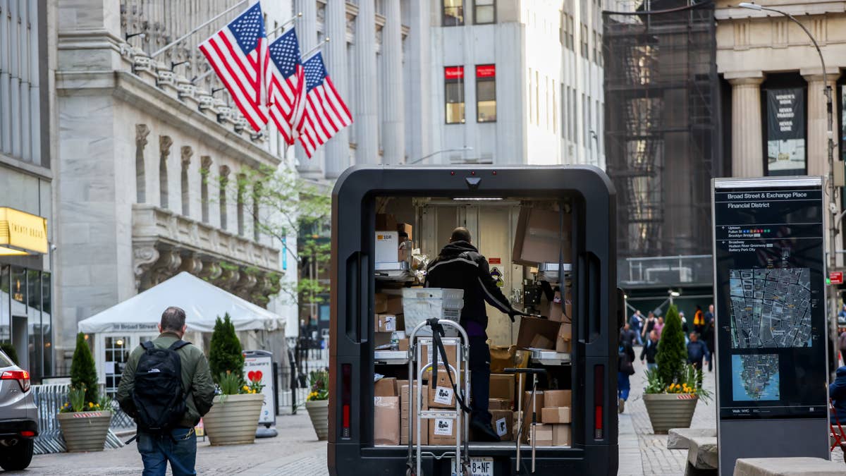 Delivery giant closes facility, cuts 100s of workers - TheStreet