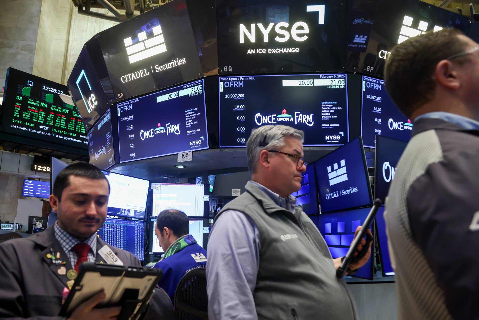 Memory stocks are still “early innings” — here’s the ETF to invest in ...