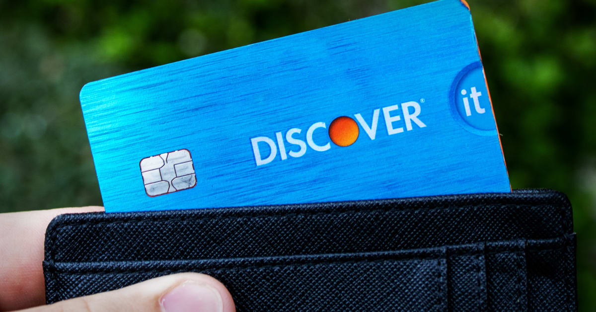 Discover Financial tumbles as credit card issuer highlights key risk ...