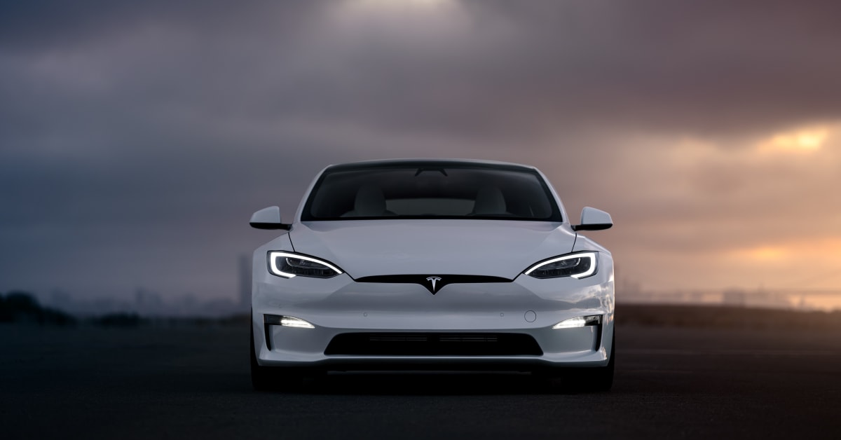 As Tesla stock tanks, key investor explains the (lack of) value in Dojo ...