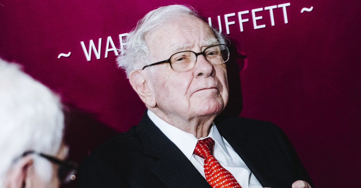Warren Buffett makes worrisome car insurance prediction - TheStreet