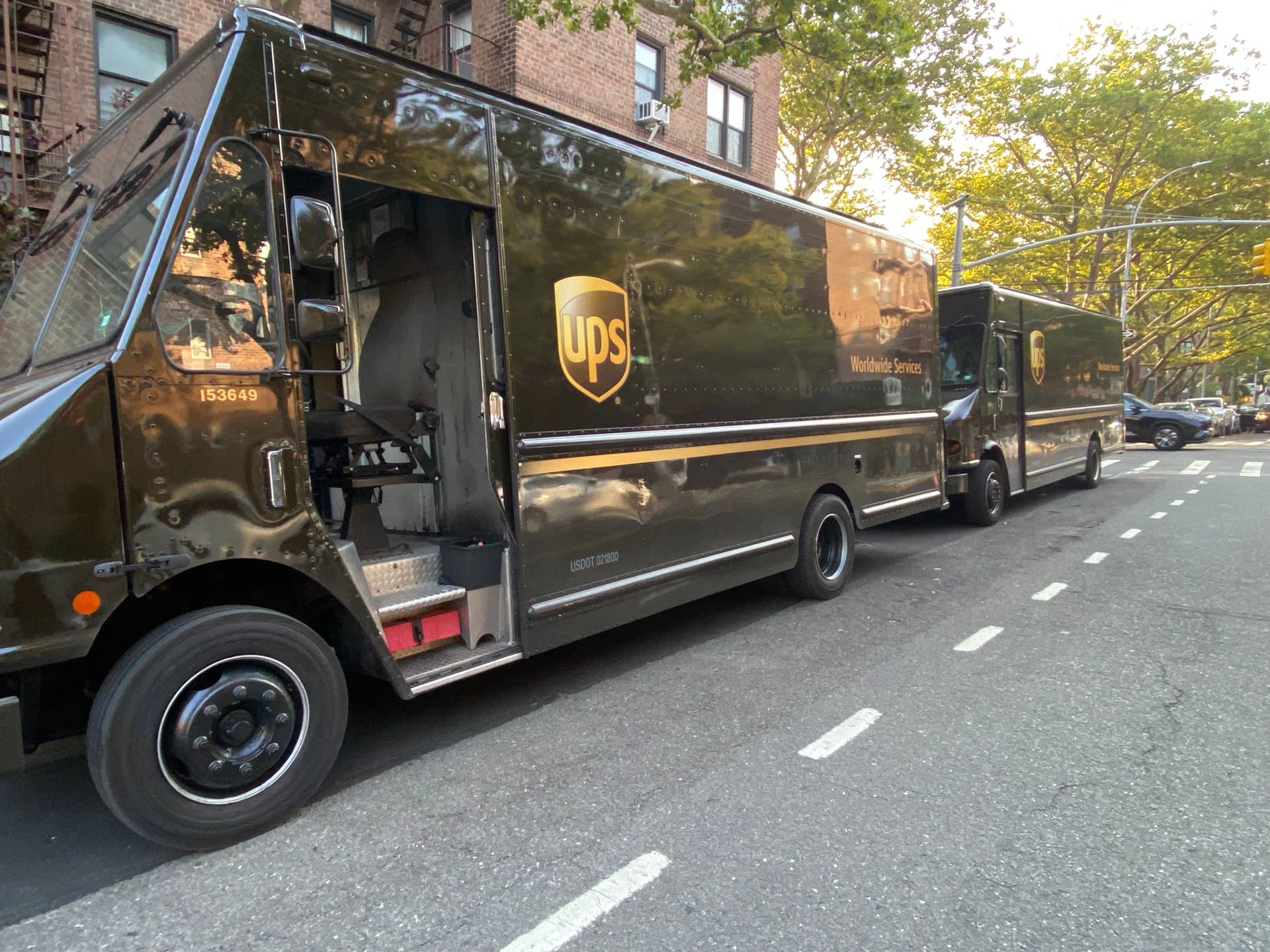 Watch a thoughtful customer turn these UPS drivers from fed-up to ...