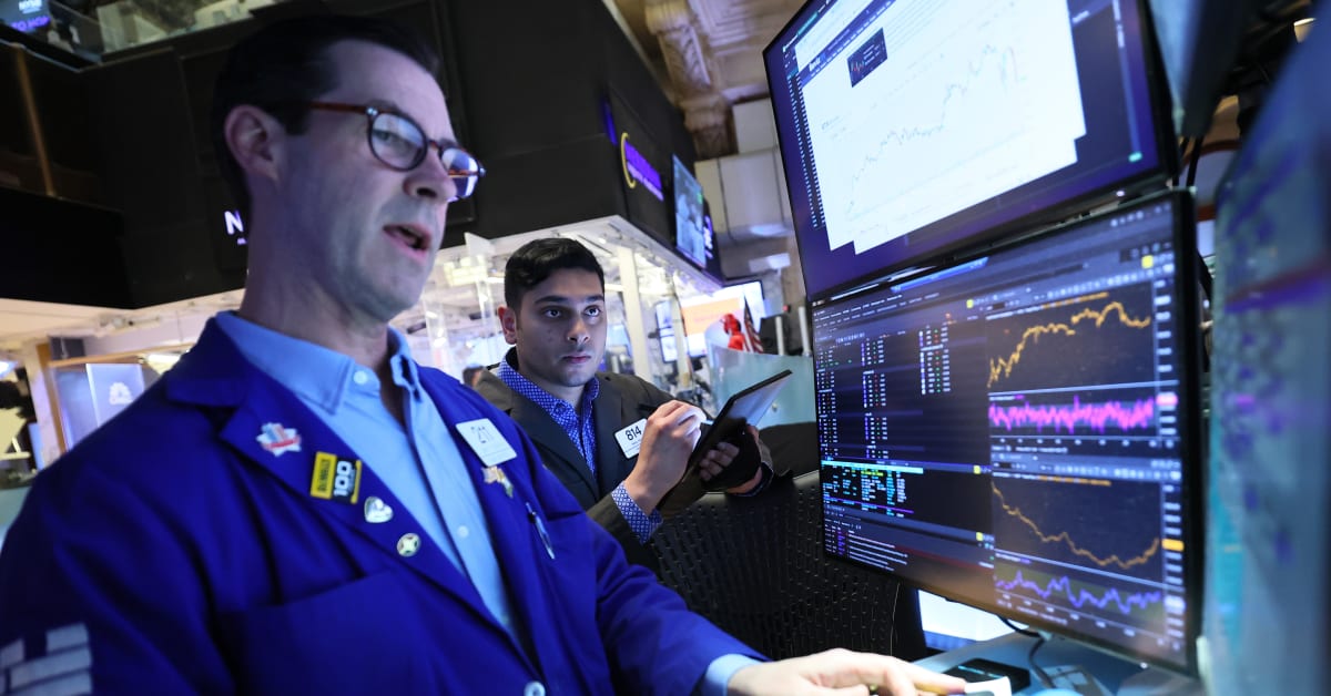 Stock Market Today: Stocks end mixed; Walmart, Apple in focus - TheStreet