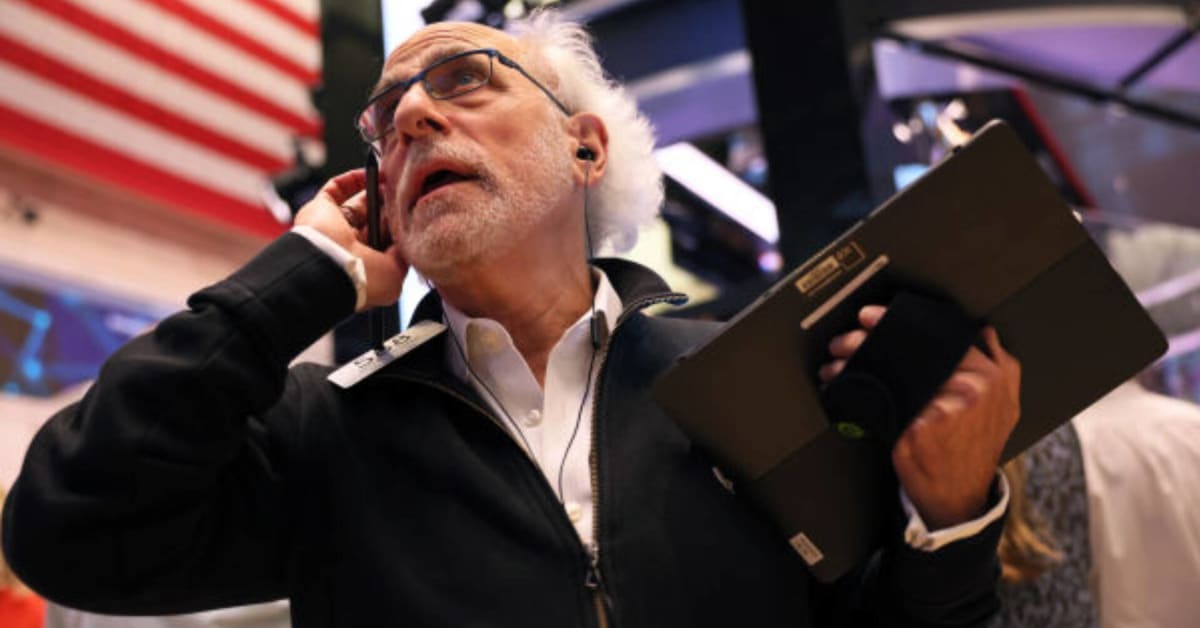 Veteran analyst drops updated stock market forecast - TheStreet