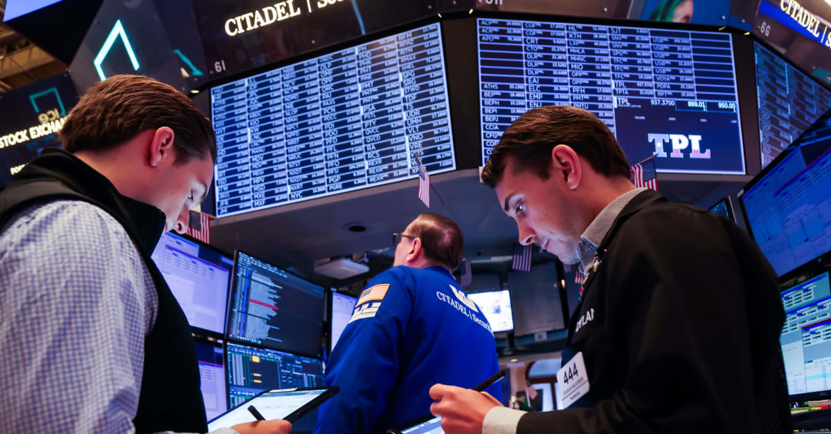 Stock Market Today: Nasdaq and S&P dive on AI bubble jitters - TheStreet